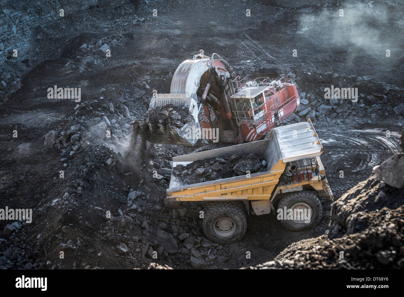 Pelle de camion Banque de photographies et d’images à haute résolution ...