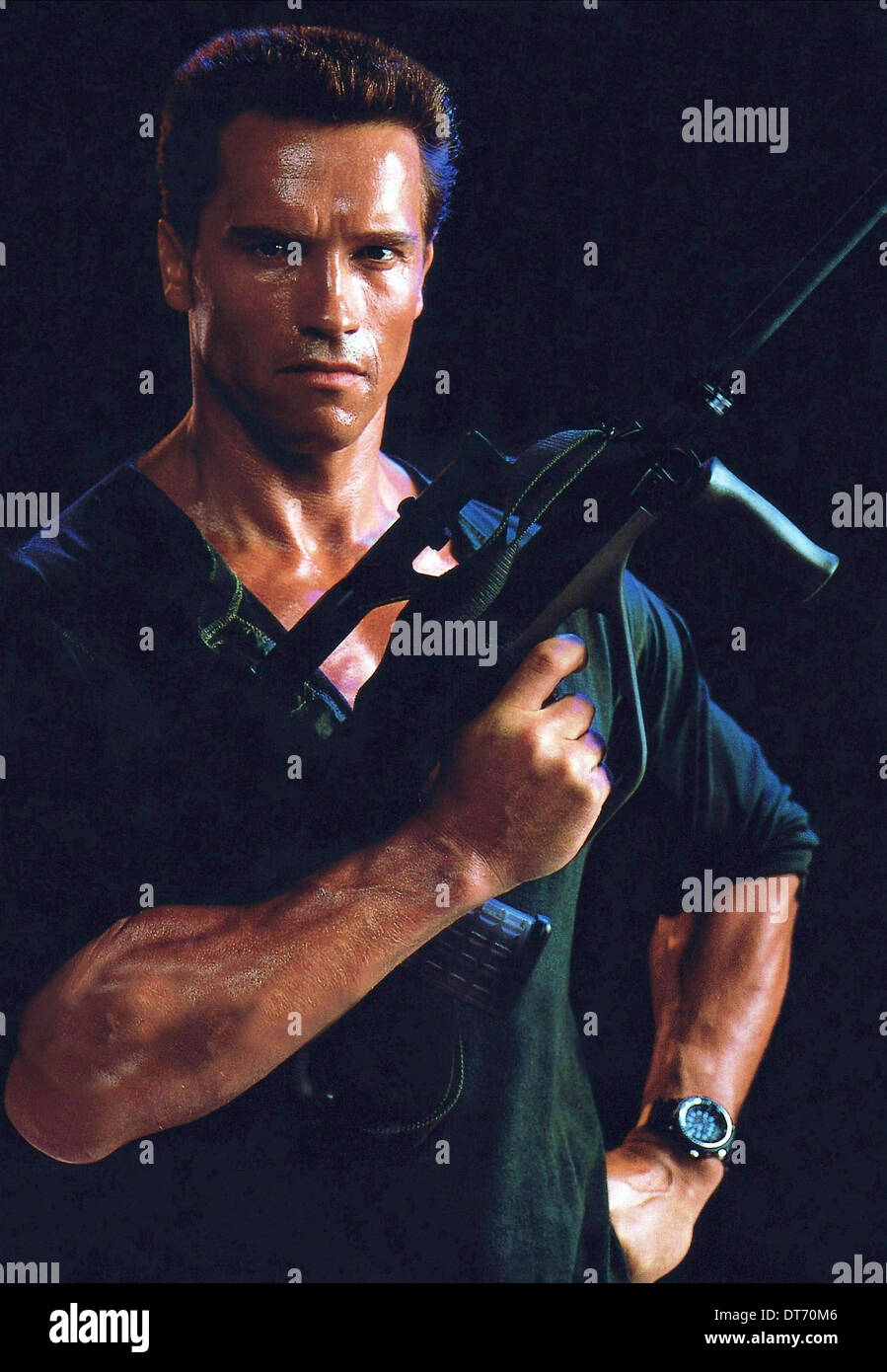 Arnold Schwarzenegger En Commando Banque d'image et photos - Alamy