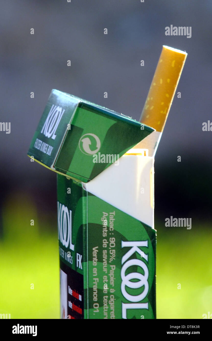 Menthol cigarette Banque de photographies et d’images à haute ...