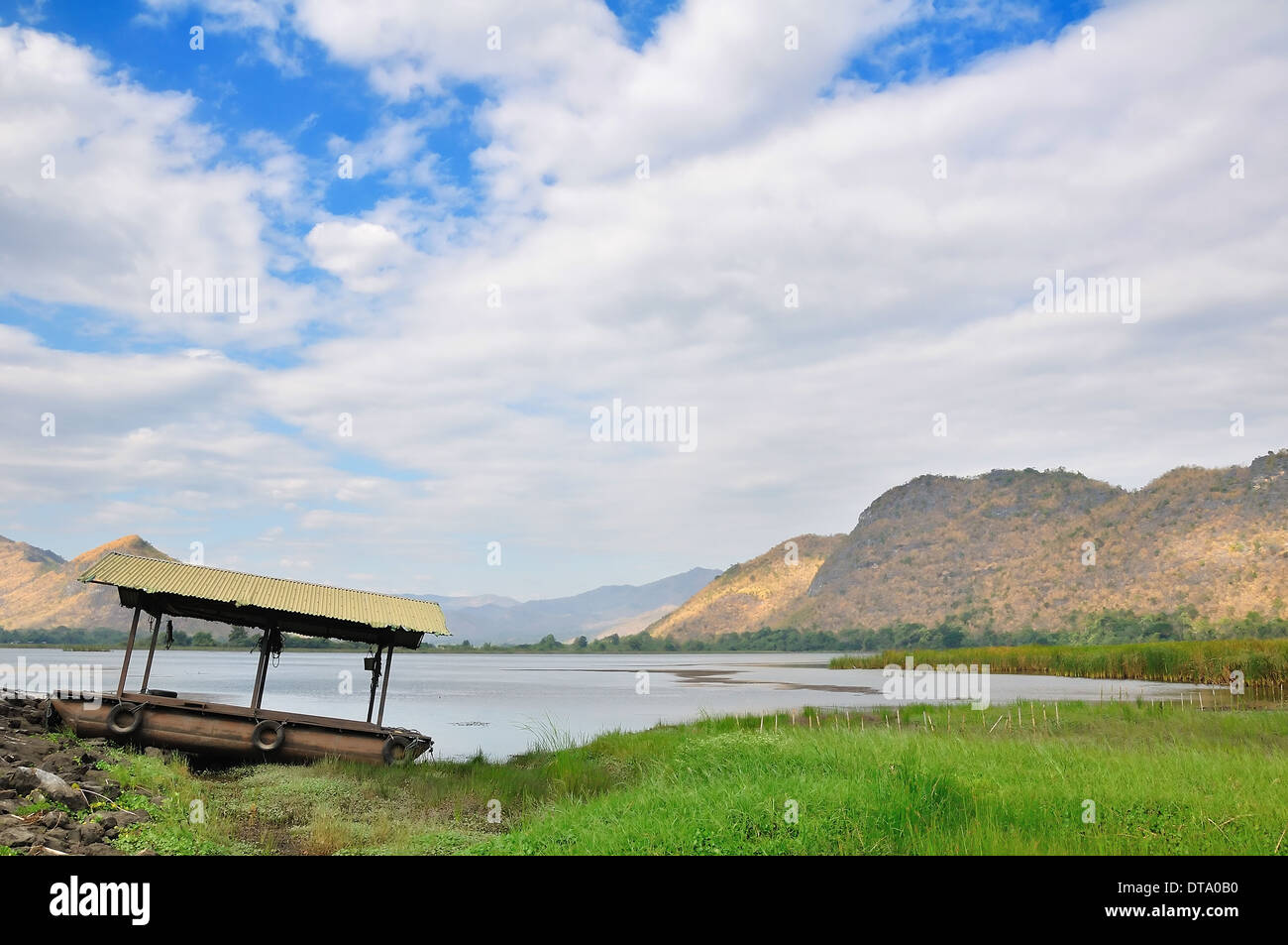 Maison radeau Banque de photographies et d’images à haute résolution ...