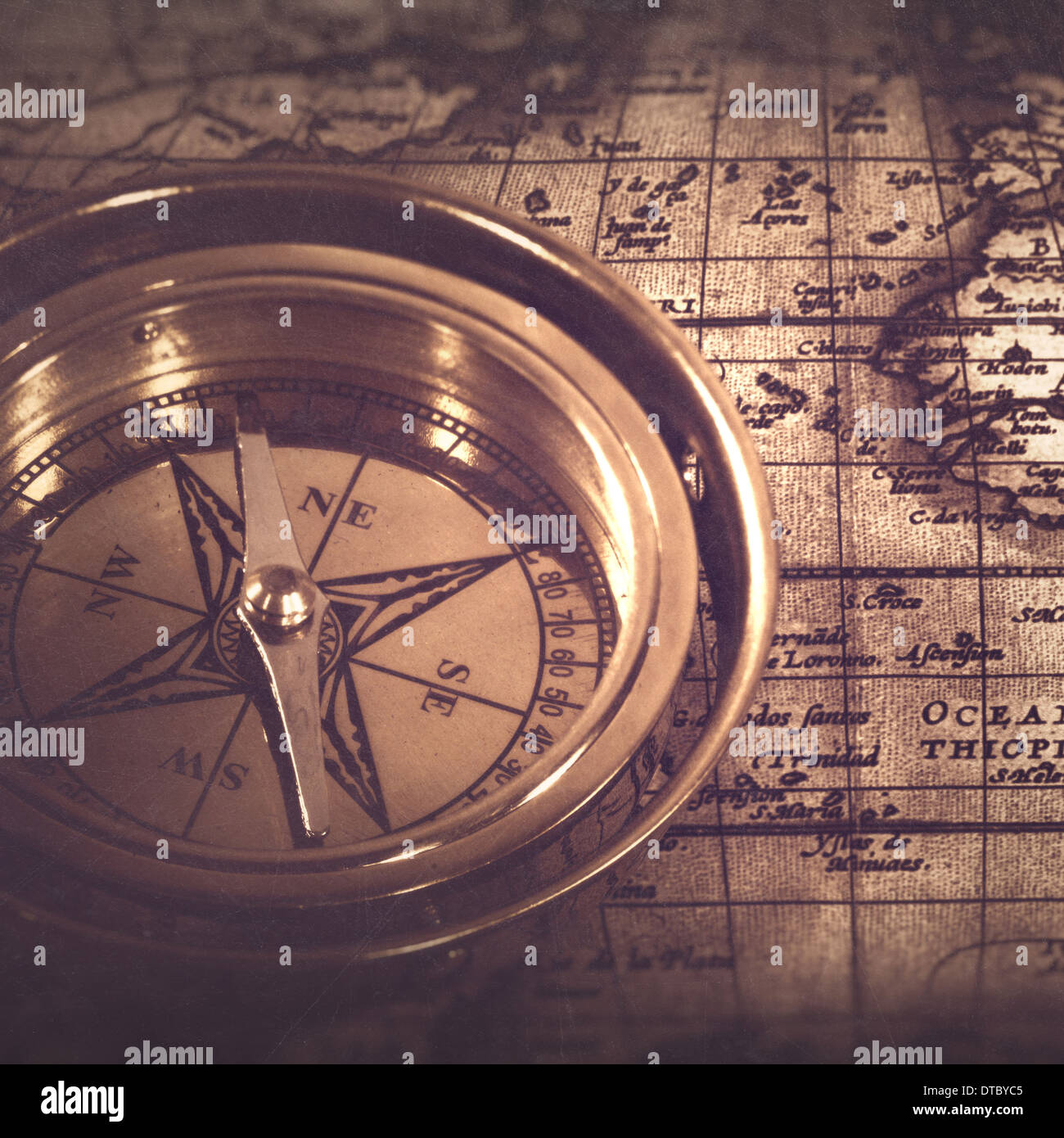 Compass ancient map europe map Banque de photographies et d’images à ...