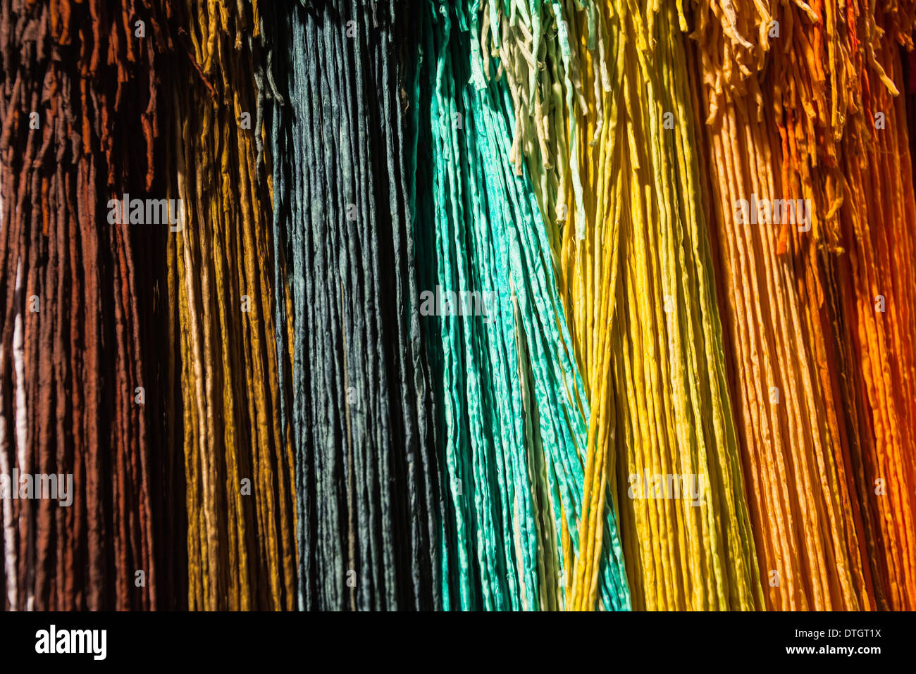 Fil de laine de couleur différente Banque de photographies et d’images ...