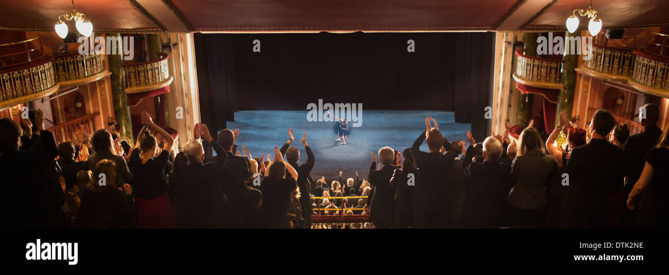 Bowing theatre Banque de photographies et d’images à haute résolution ...