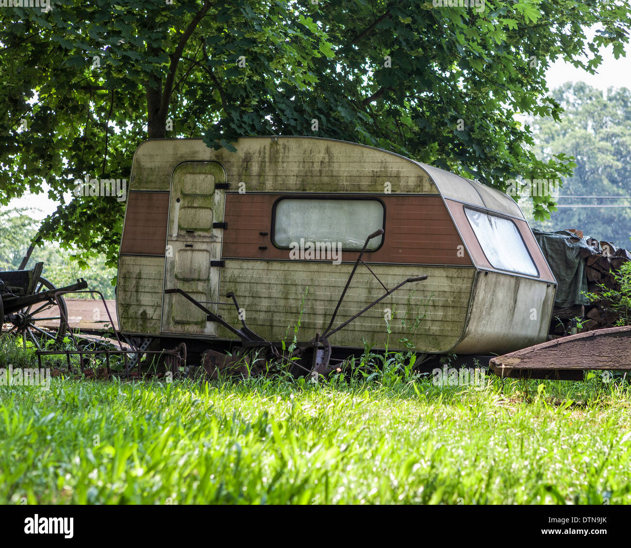 Sale vieille caravane Banque de photographies et d’images à haute ...