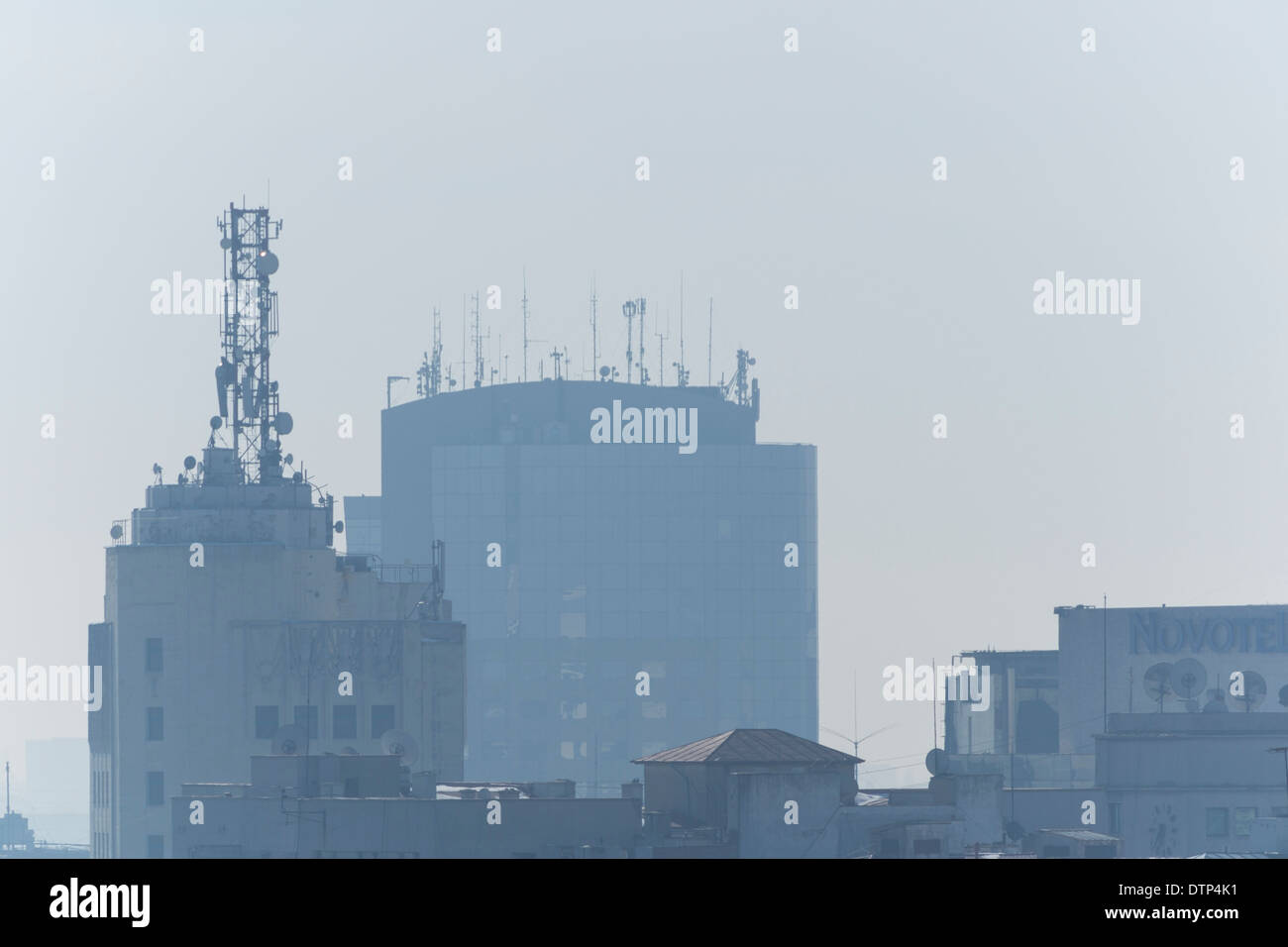 Telecom masts Banque de photographies et d’images à haute résolution ...