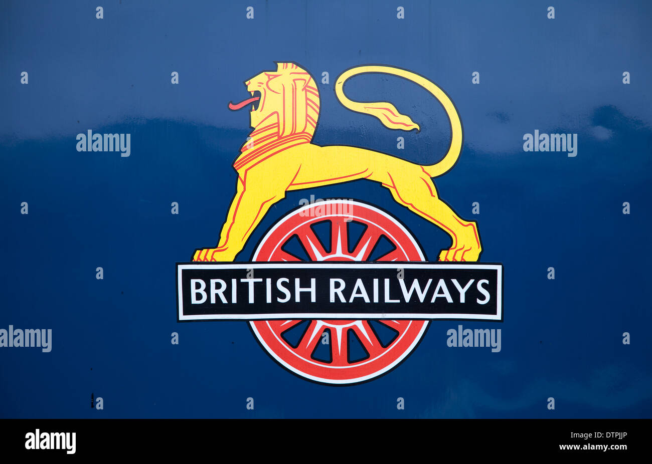 La première, début des années 50, version de la British Railways Crest ...