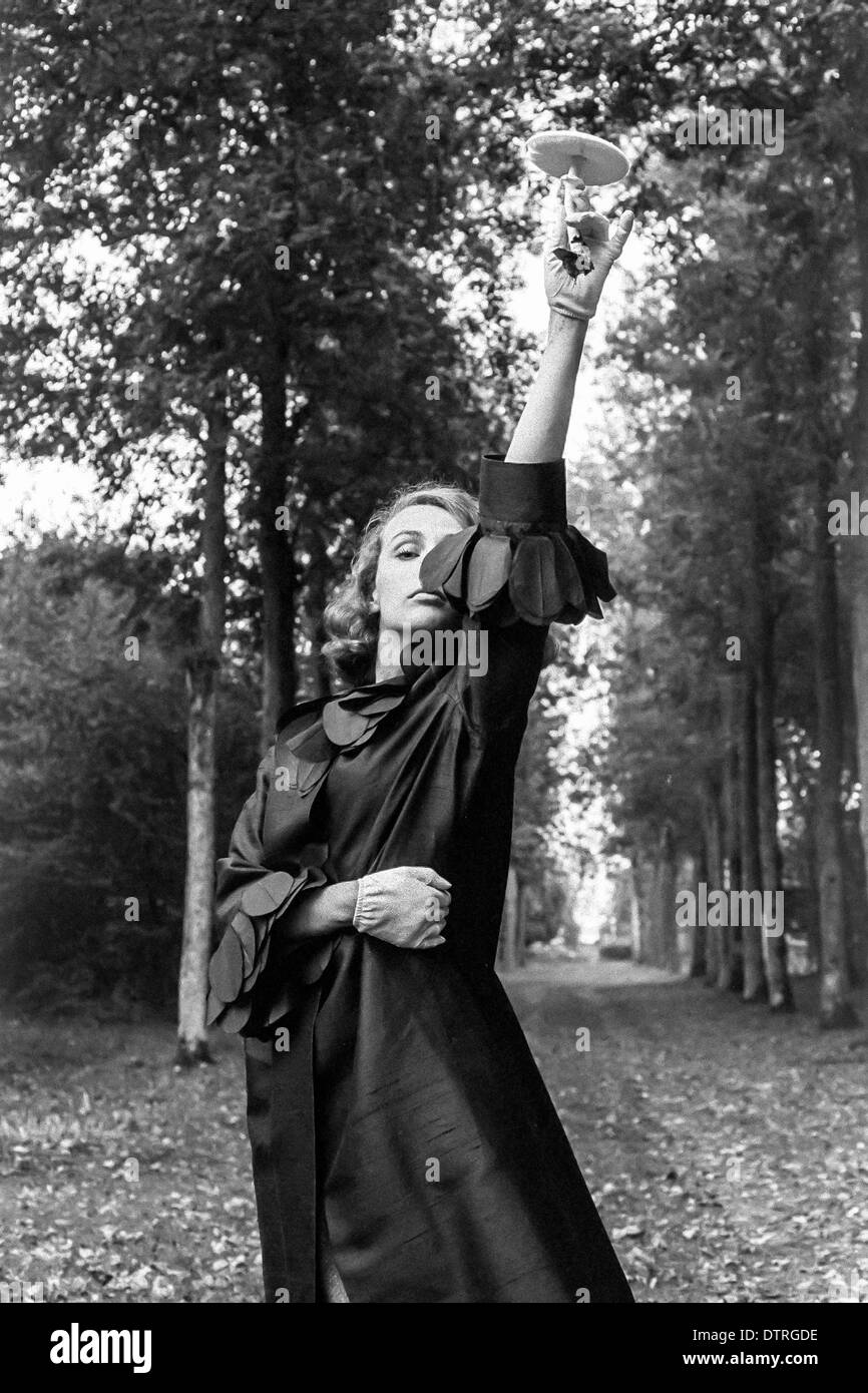 Photo mode noir et blanc de 1960 Banque de photographies et d’images à ...