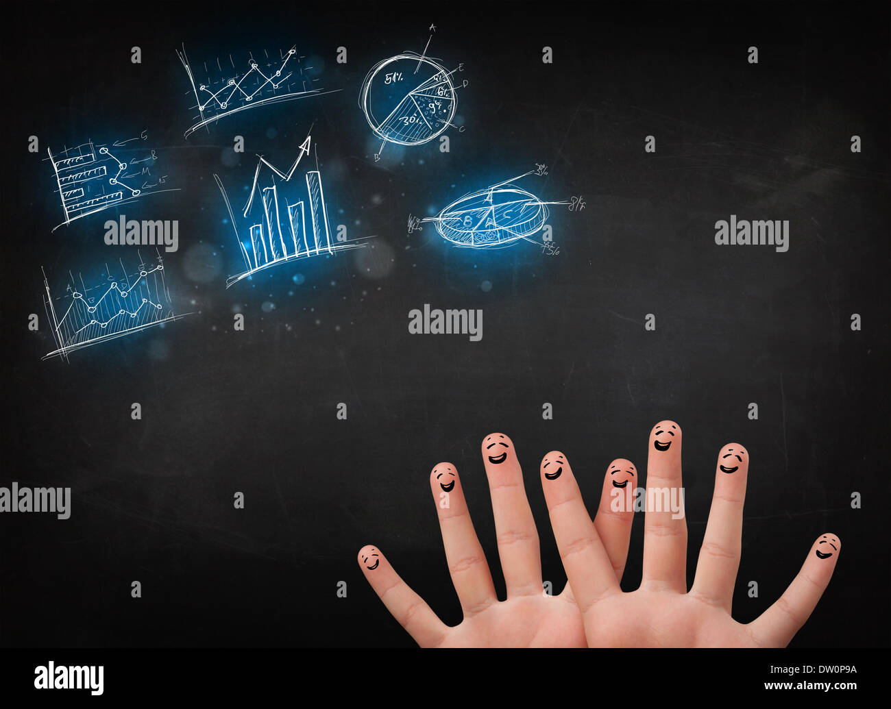 Doigt heureux smileys avec carte bleue des symboles et Photo Stock - Alamy
