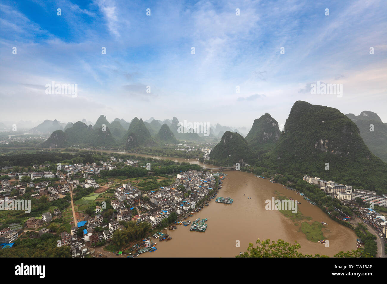 Karst peak Banque de photographies et d’images à haute résolution - Alamy