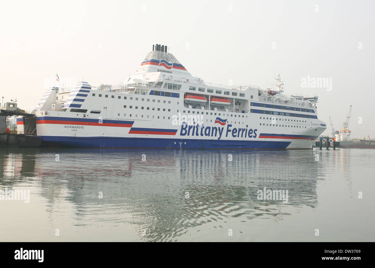 Terminal de ferry de caen Banque de photographies et d’images à haute ...