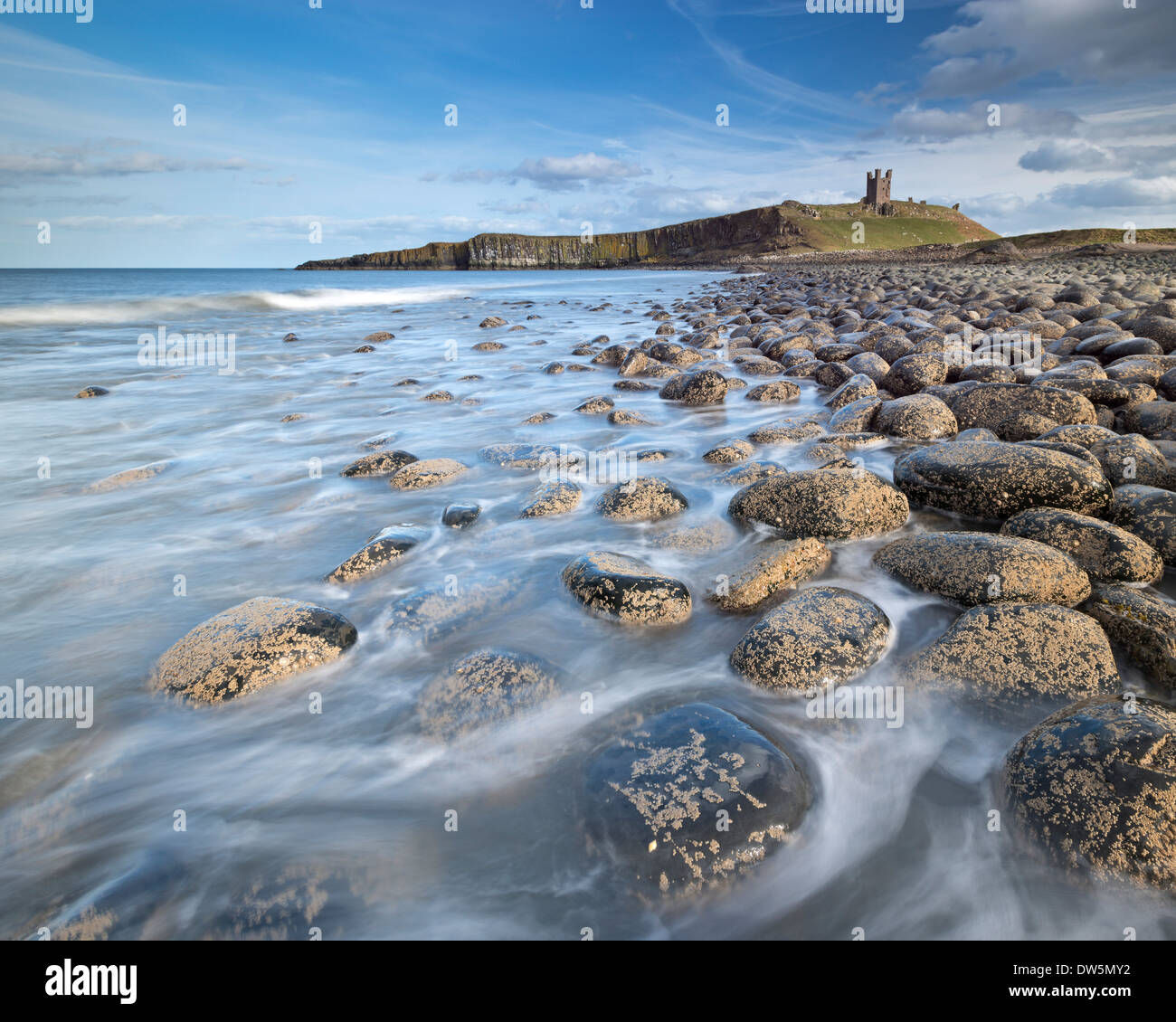 Northumberland dunstanburgh Banque de photographies et d’images à haute ...