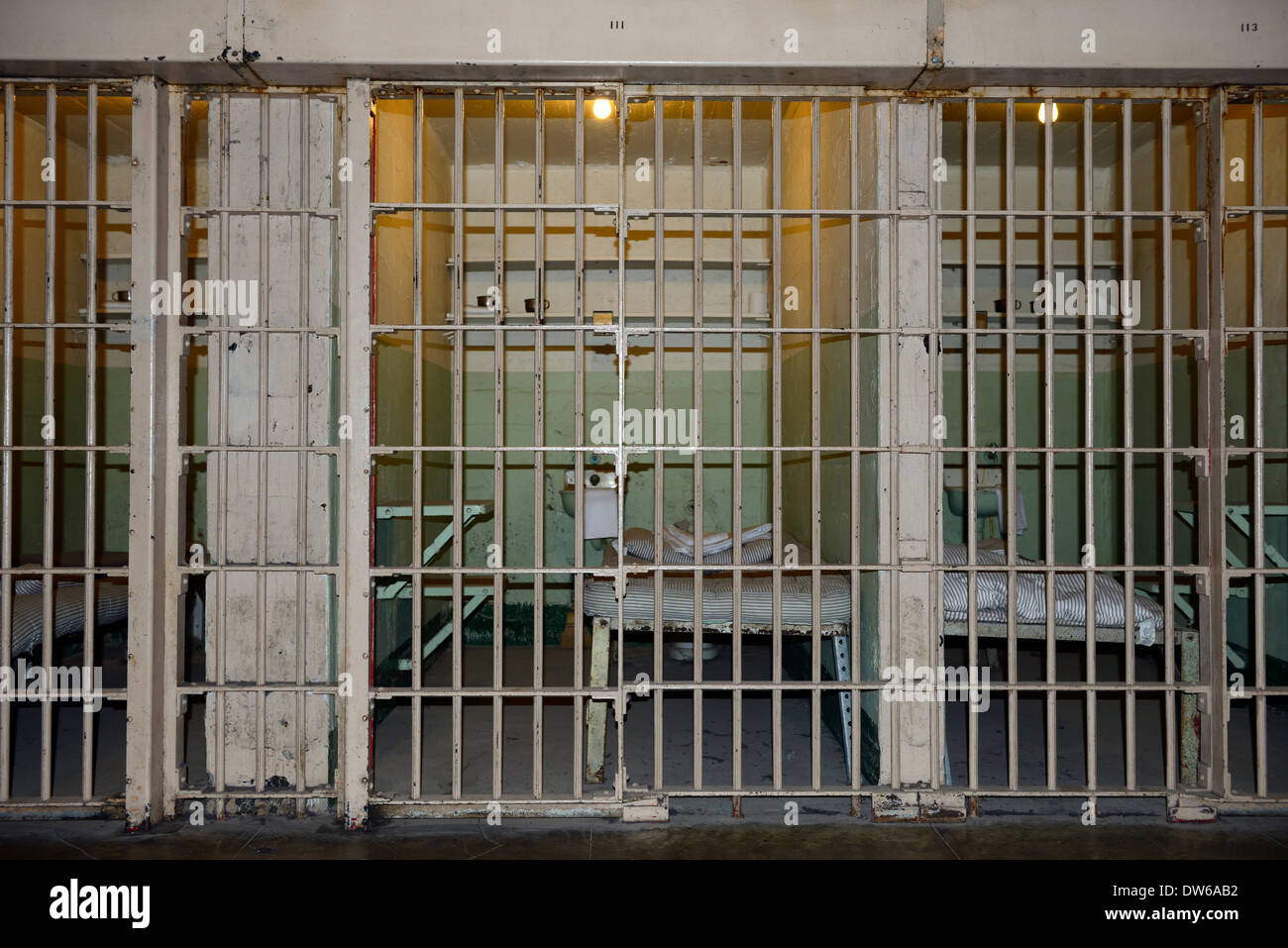 À l'intérieur de l'Île Alcatraz prison prison à sécurité maximum des ...