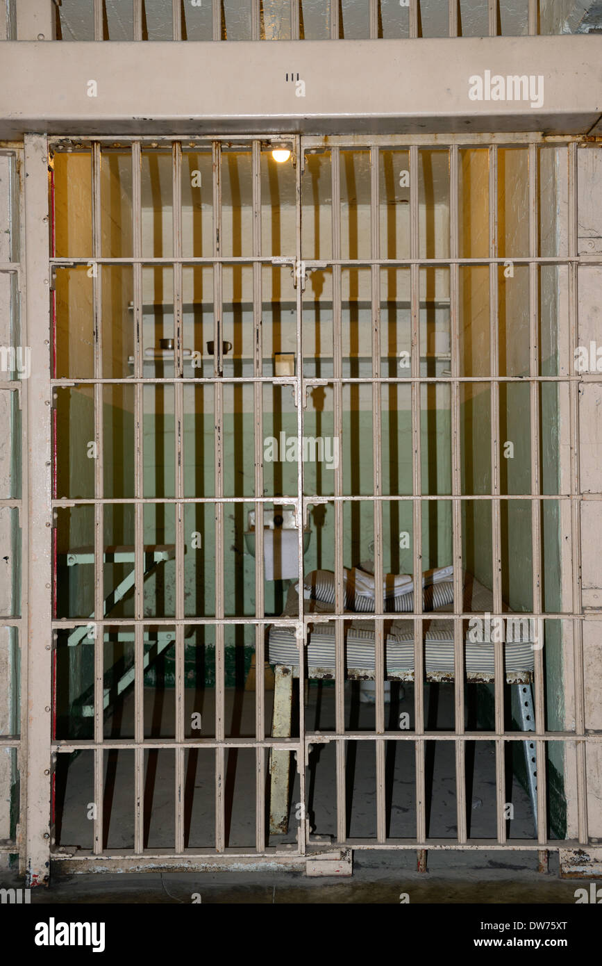 À l'intérieur de l'Île Alcatraz prison prison à sécurité maximum des ...