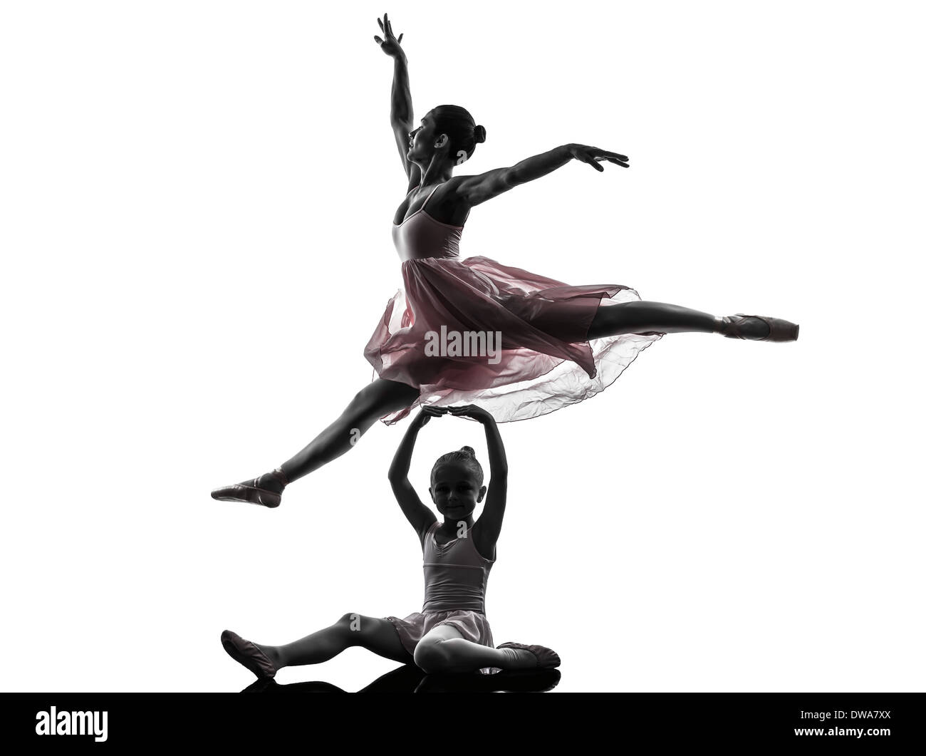 Femme et petite fille ballerine danseuse de ballet dancing en ...