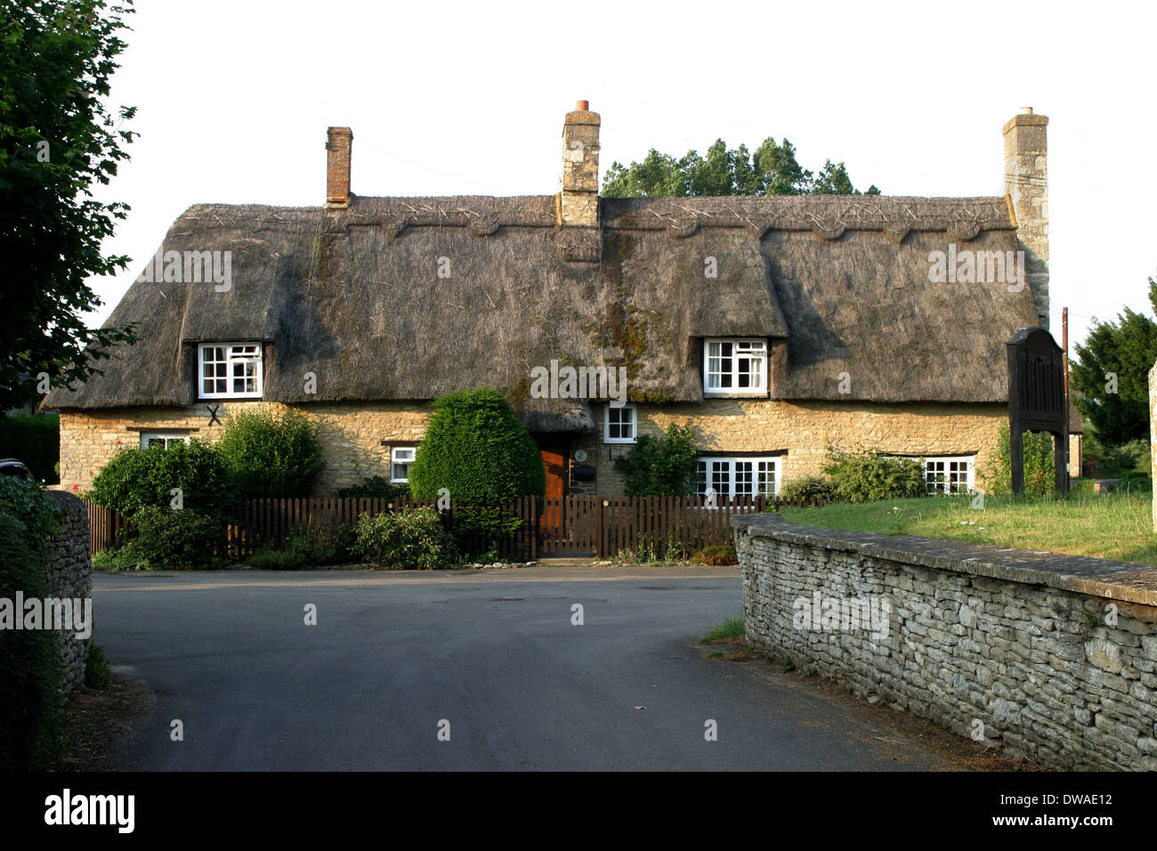 Ducklington oxfordshire Banque de photographies et d’images à haute ...