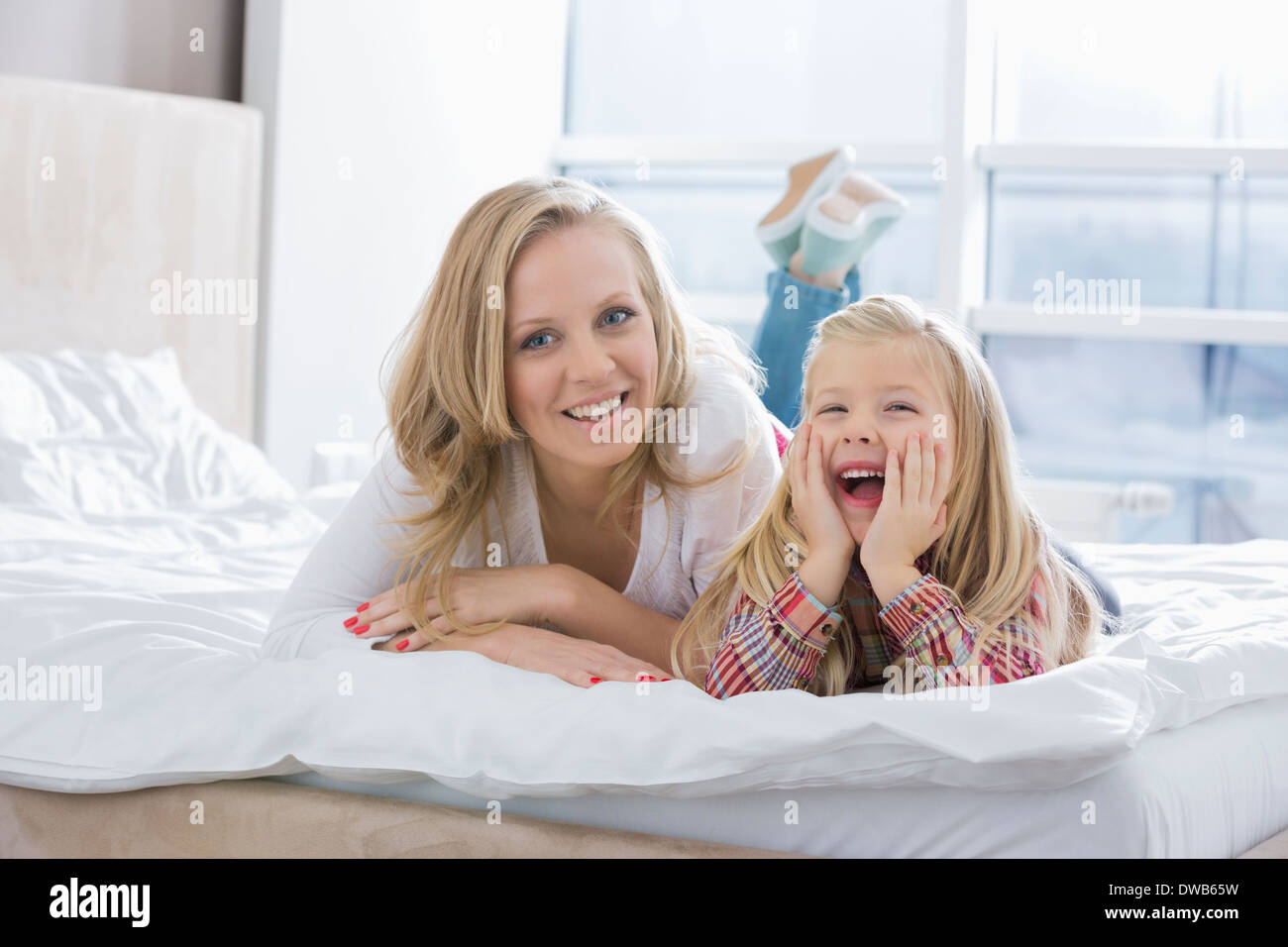 Portrait Of Happy Mother And Daughter Lying In Bed Photo Stock Alamy
