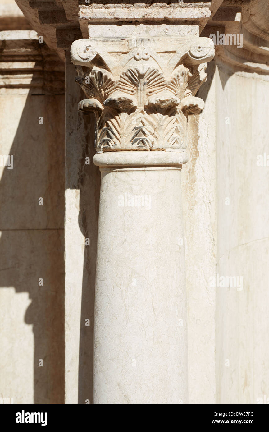 Ancienne colonne corinthienne romaine Banque de photographies et d ...