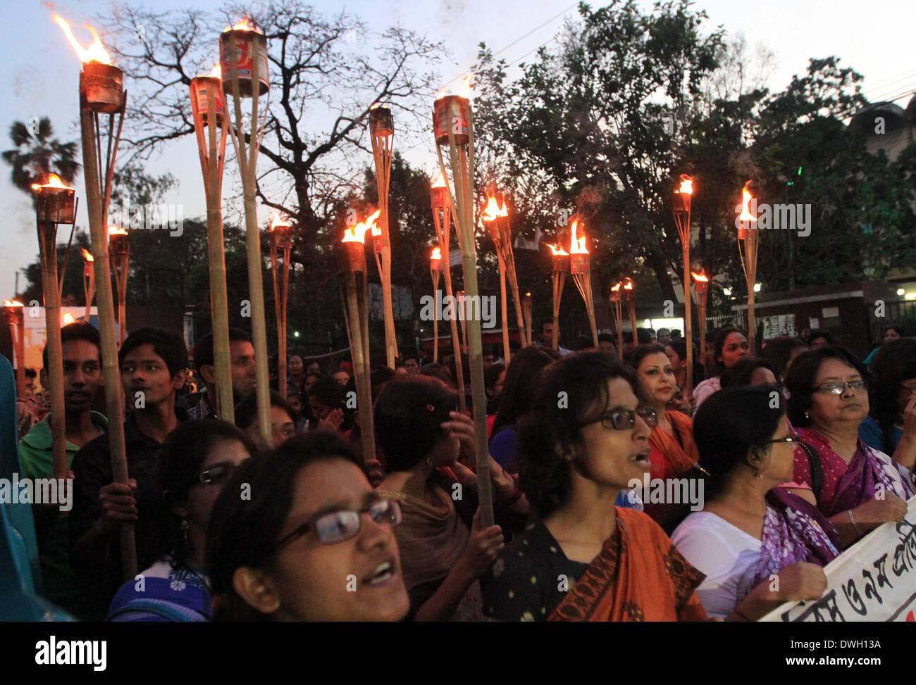 Dhaka, Bangladesh. 8 mars 2014. Des femmes de différents horizons ...