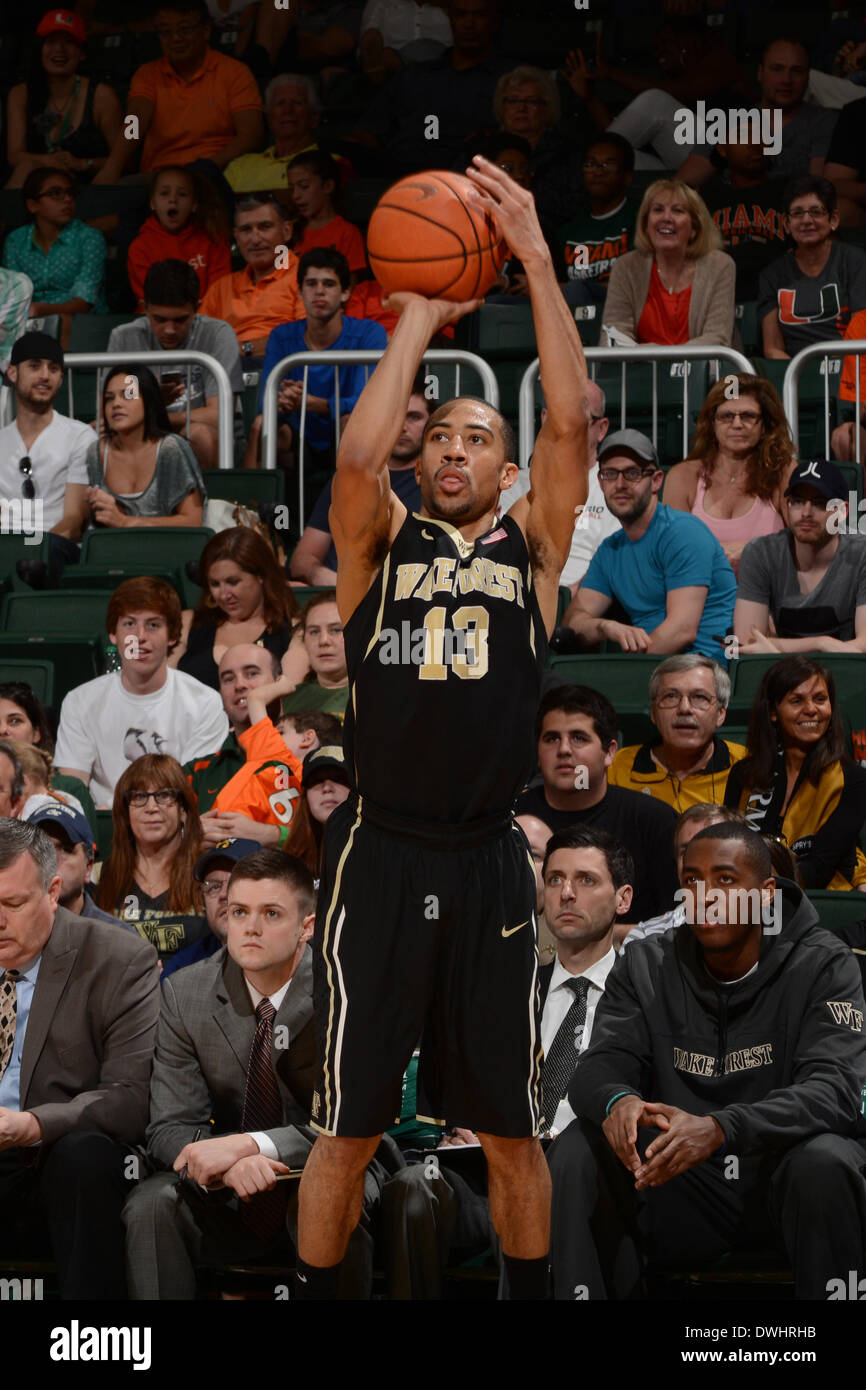 8 mars 2014 : Coron Williams # 13 de Wake Forest en action au cours de ...