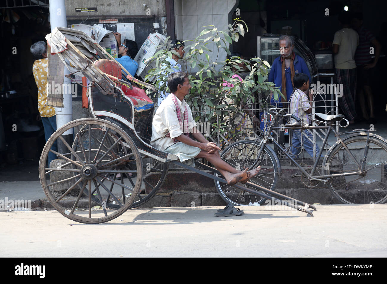 Conducteur de pousse pousse inde Banque de photographies et d’images à ...