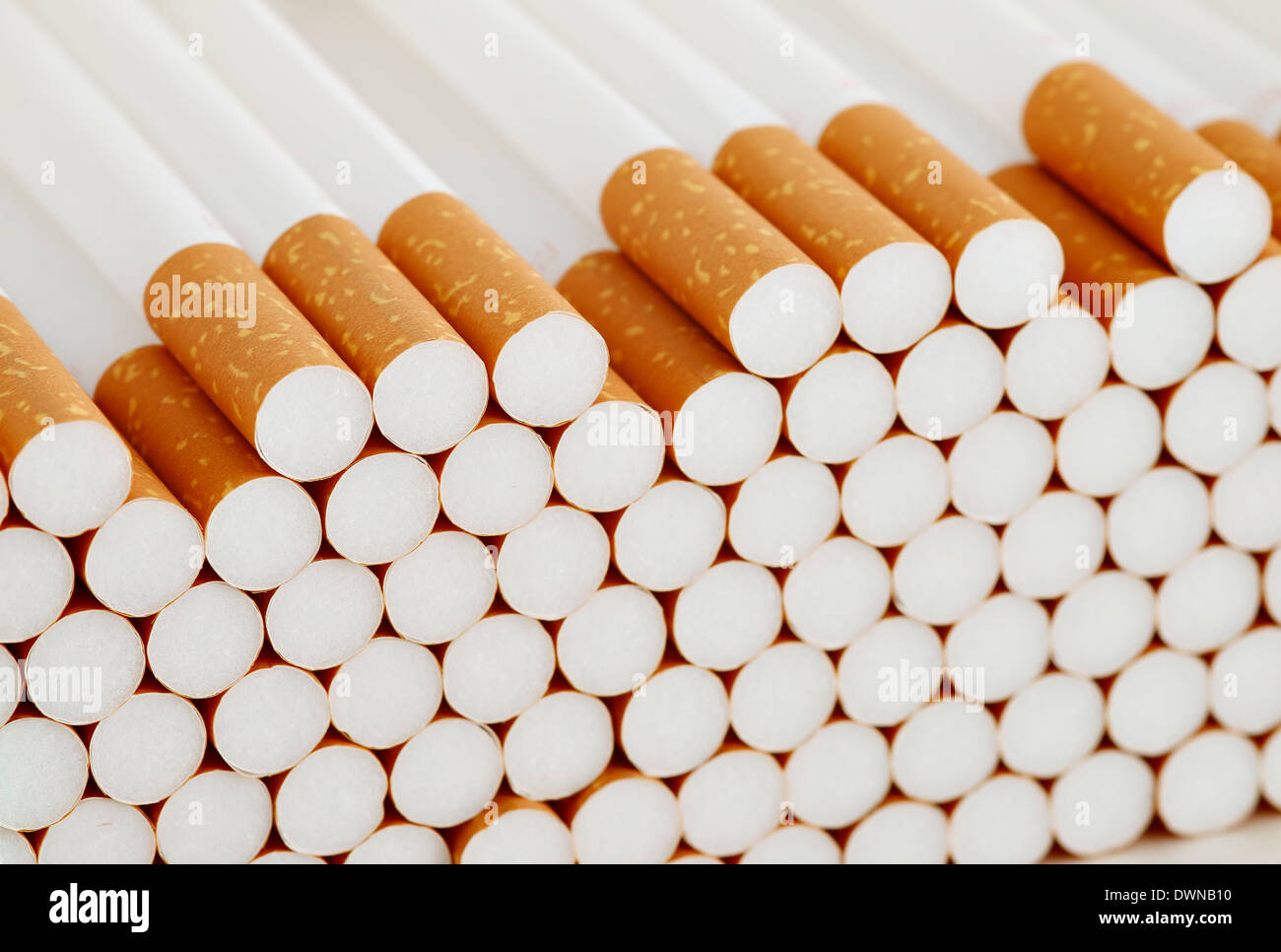 Cigarettes bon marché Banque de photographies et d’images à haute ...