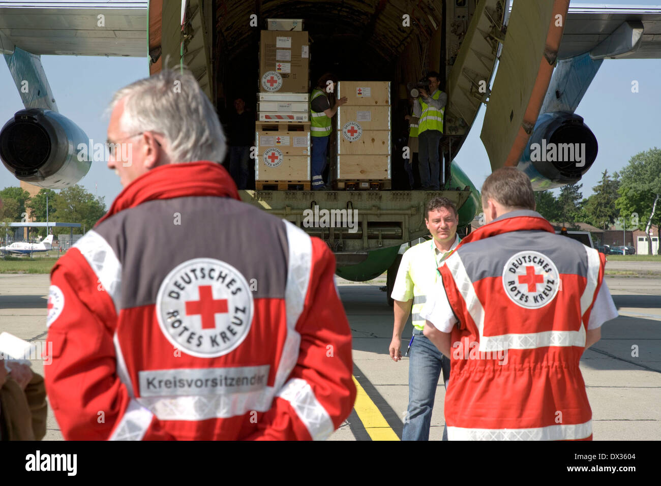 Avion de la croix rouge Banque de photographies et d’images à haute ...