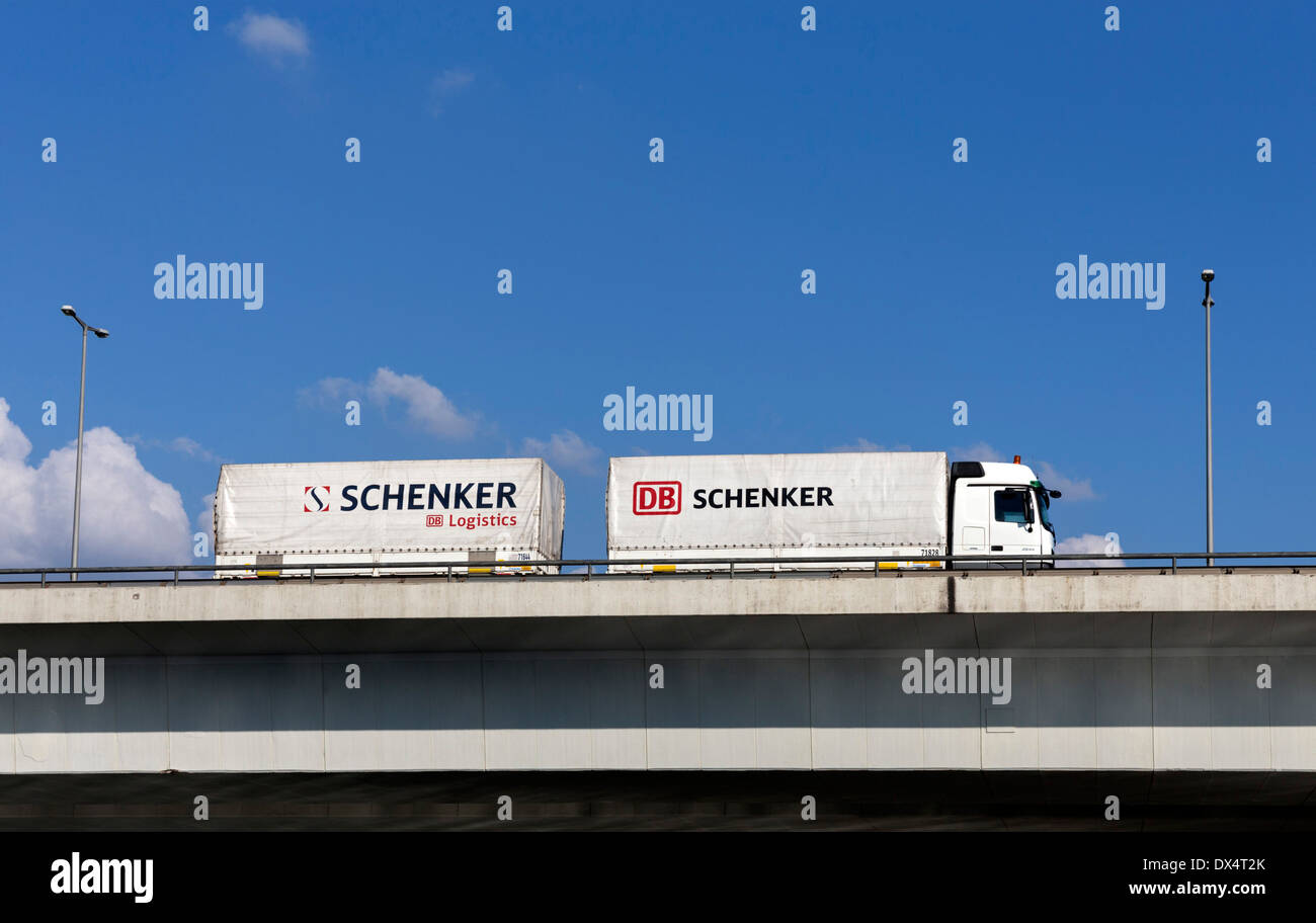 Db schenker truck Banque de photographies et d’images à haute ...