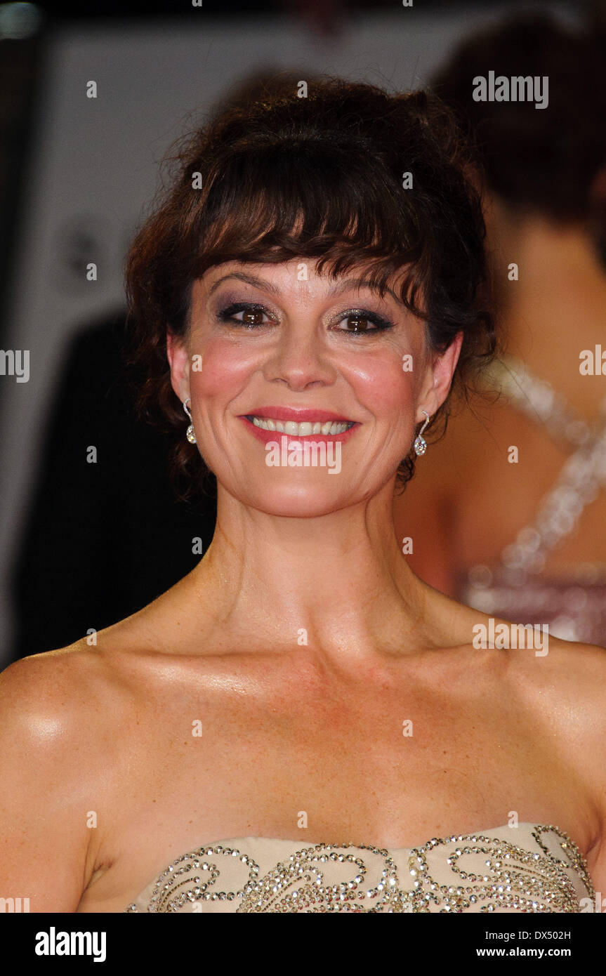 Helen mccrory james bond skyfall Banque de photographies et d’images à ...