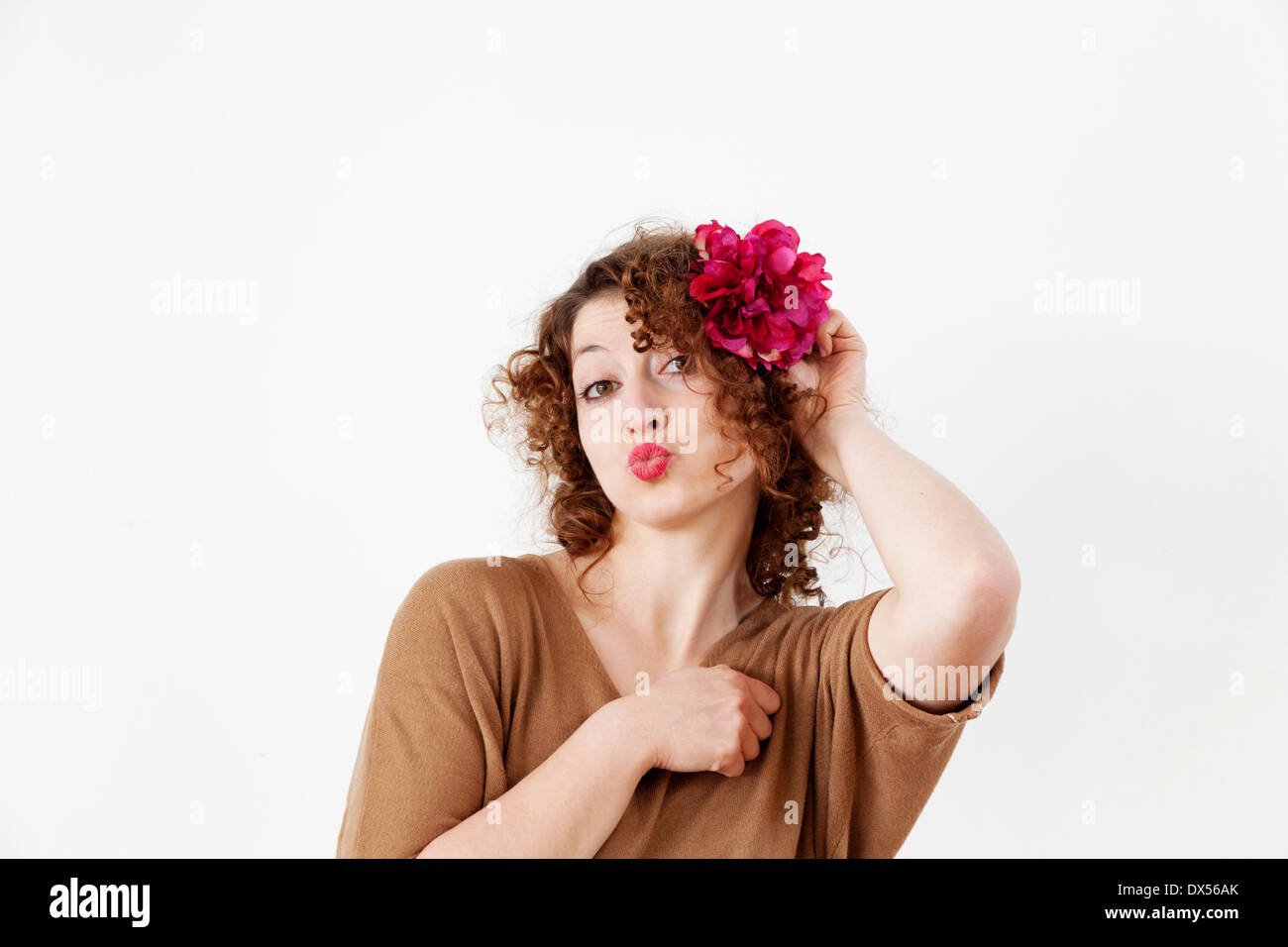 Femme avec une fleur dans les cheveux Banque de photographies et d ...