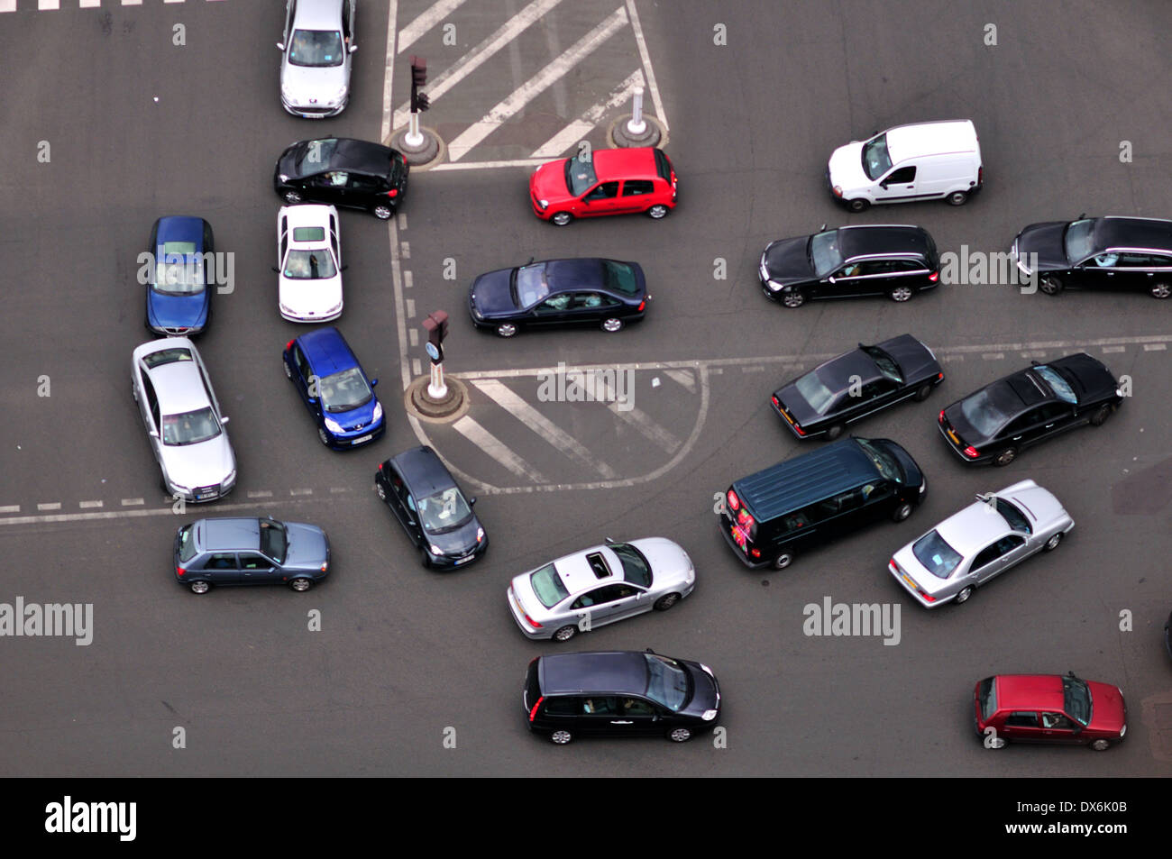 Circulation automobile parisienne Banque de photographies et d’images à ...