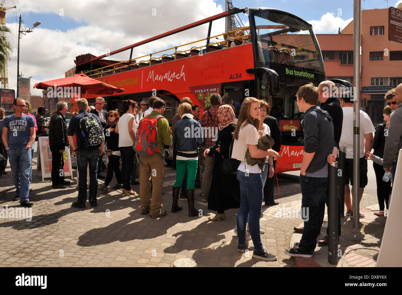 Bus touristique maroc Banque de photographies et d’images à haute ...
