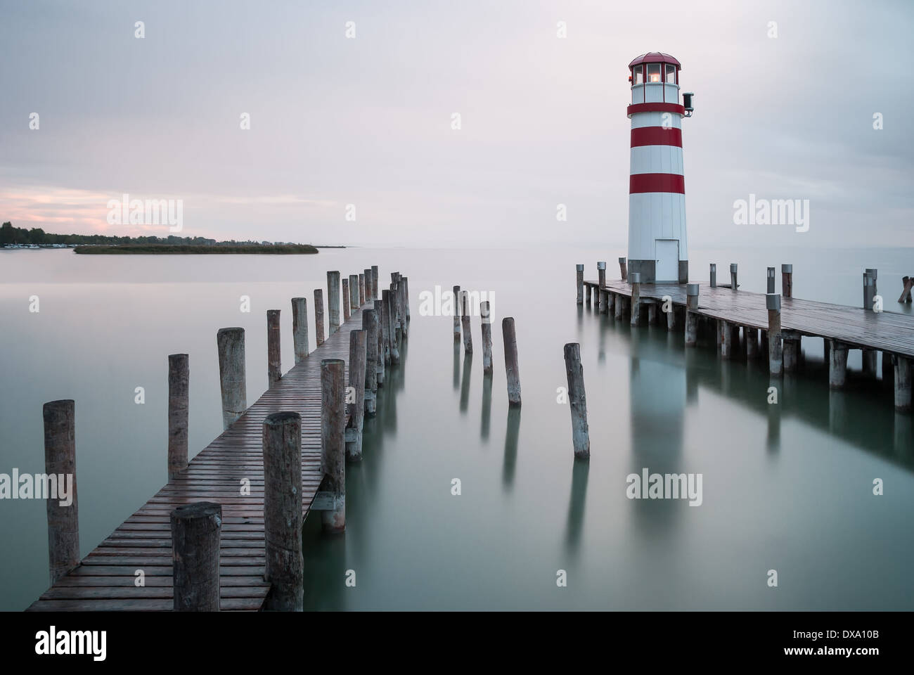 Phare au lac de neusiedl lac de neusiedl Banque de photographies et d ...