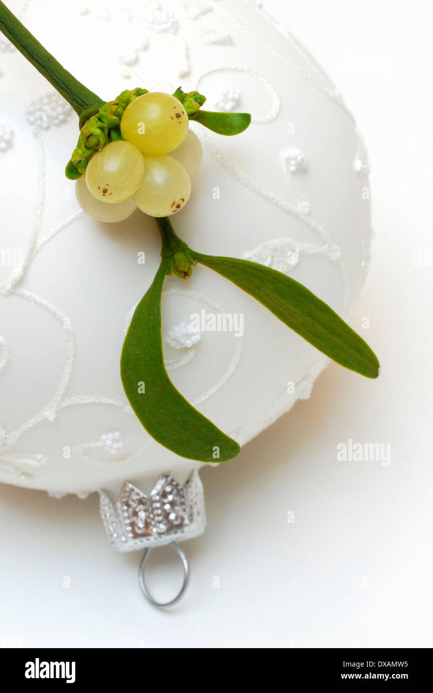 Boule de gui Banque de photographies et d’images à haute résolution - Alamy