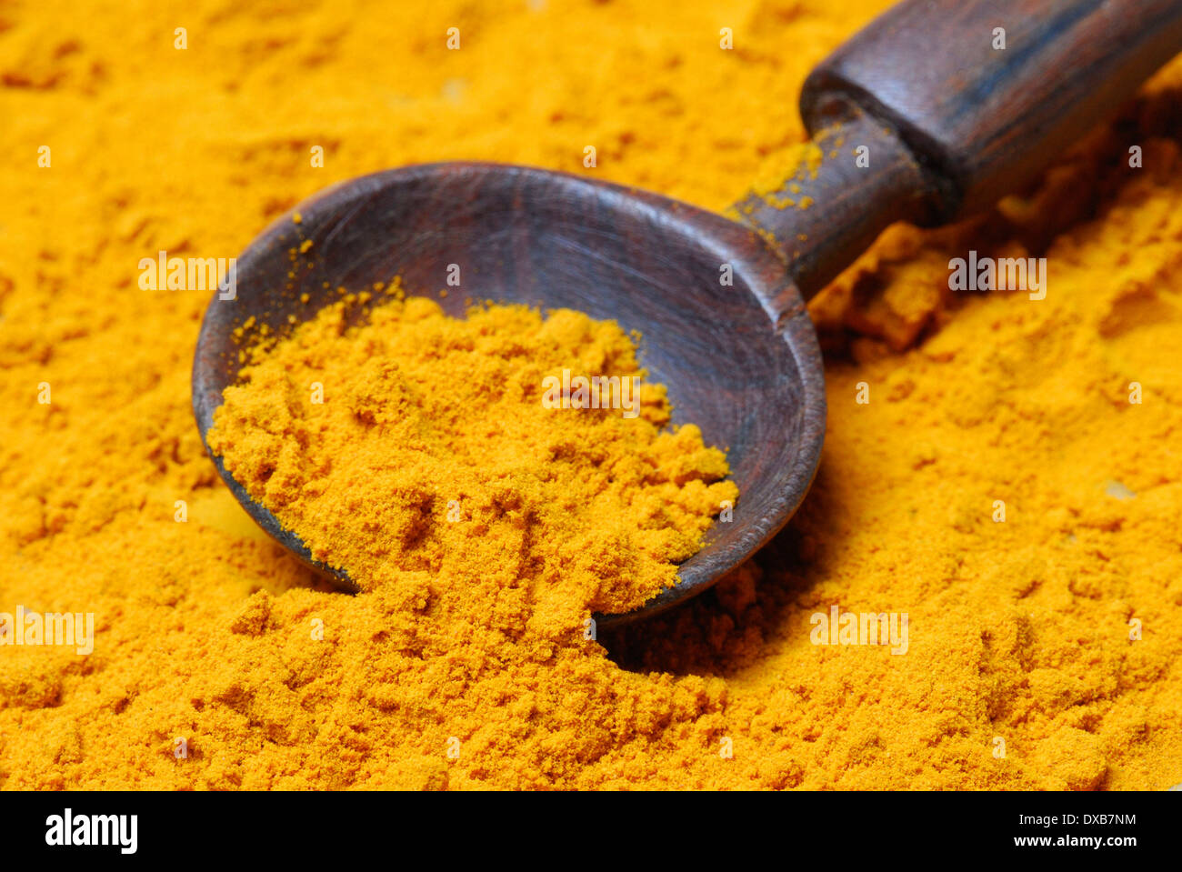 Poudre de curcuma Banque de photographies et d’images à haute ...