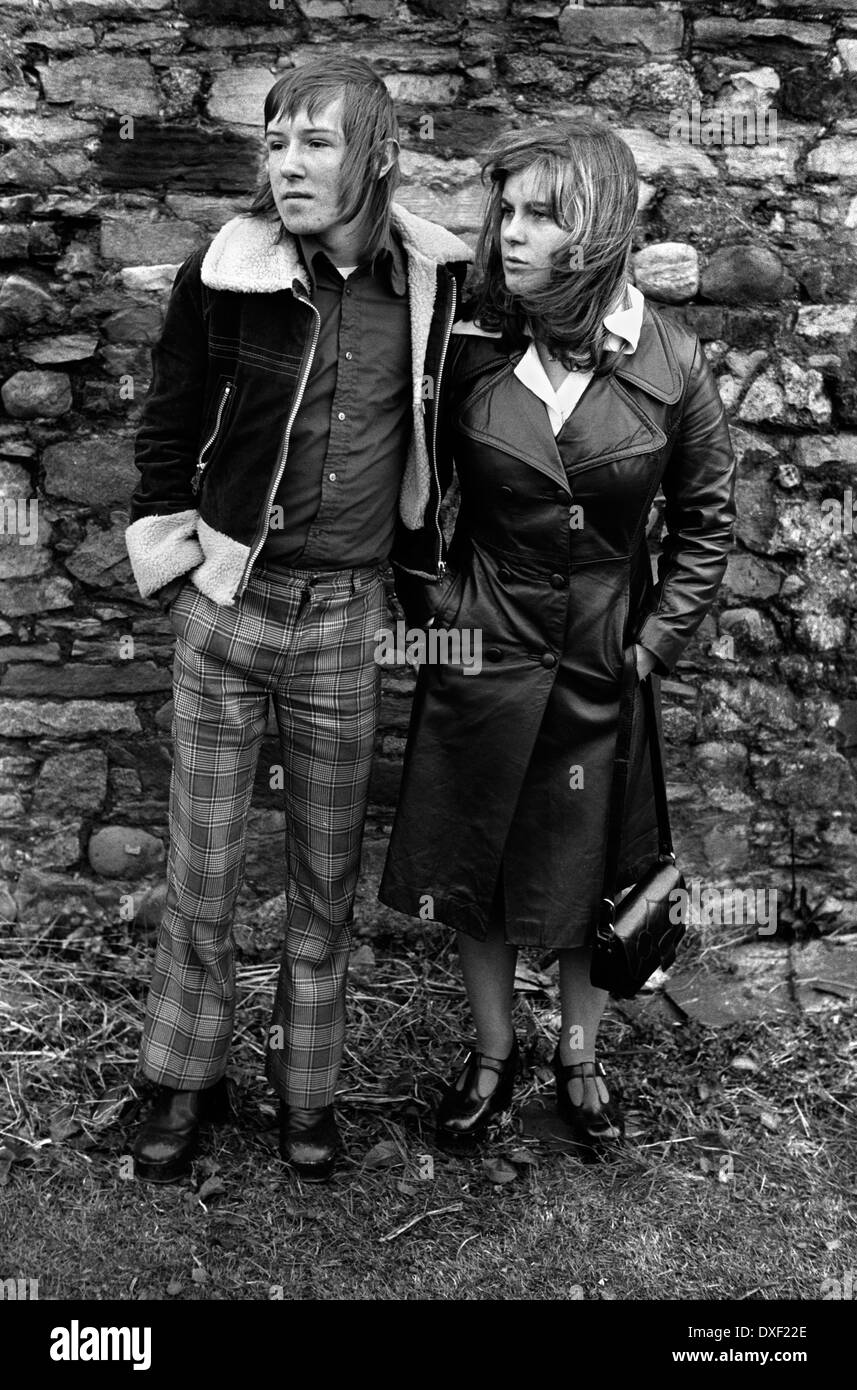 1970 1970s man woman couple Banque de photographies et d’images à haute résolution - Alamy