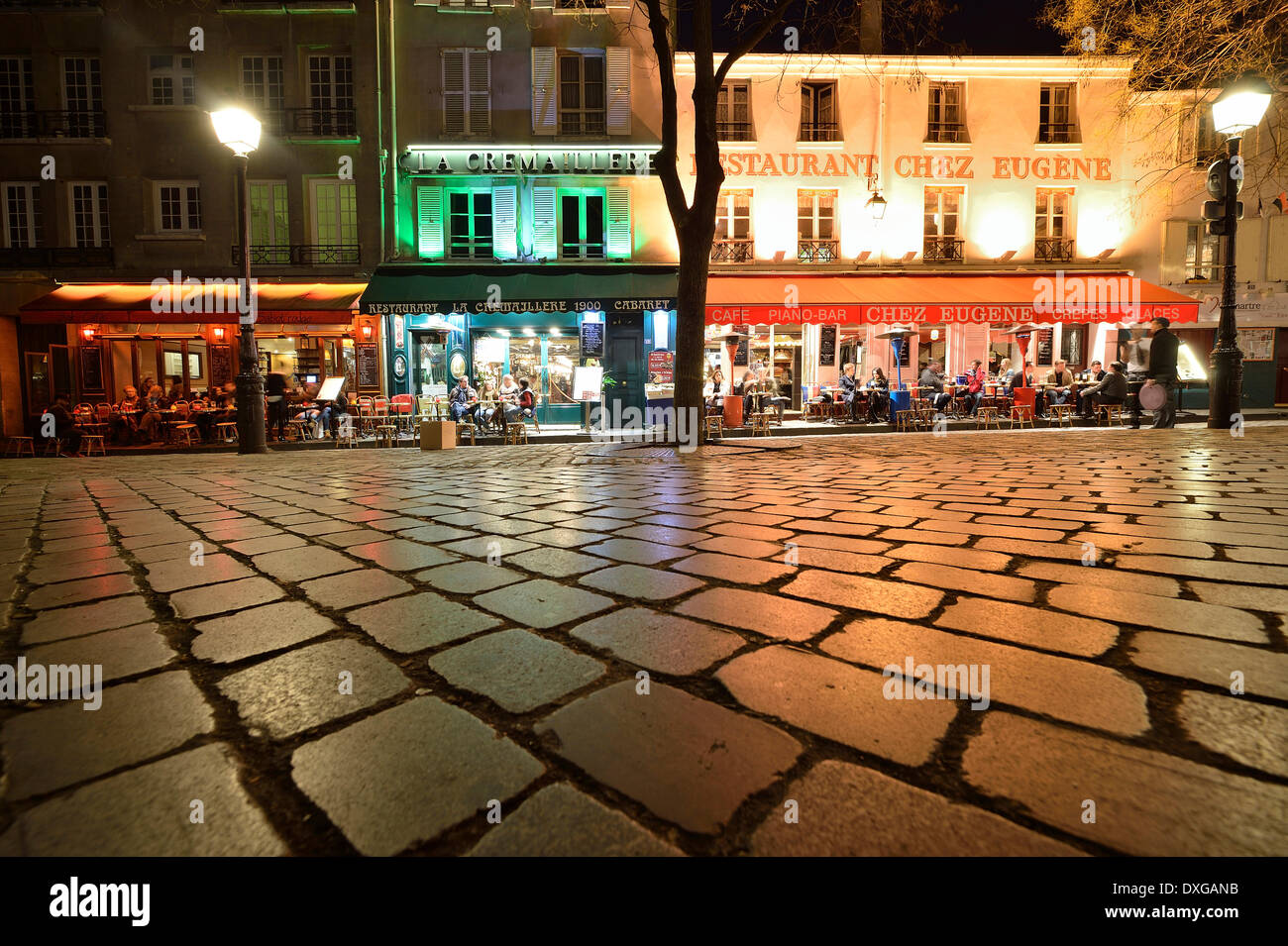Rue paris nuit Banque de photographies et d’images à haute résolution ...