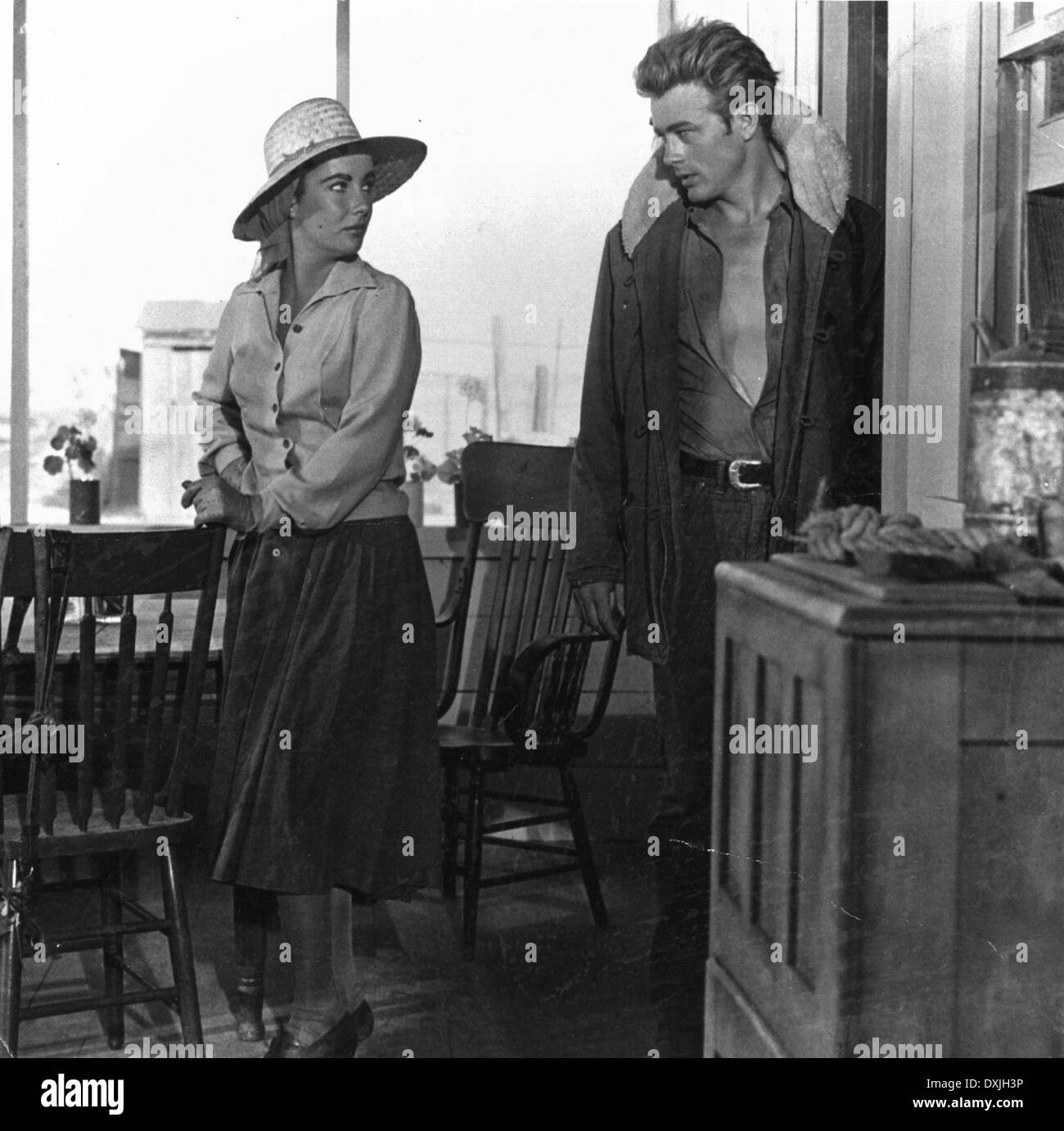 James dean and elizabeth taylor Banque de photographies et d’images à ...