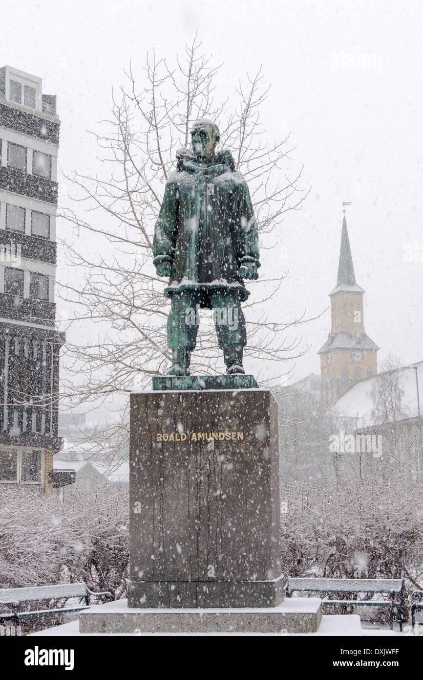 Monument roald amundsen Banque de photographies et d’images à haute ...