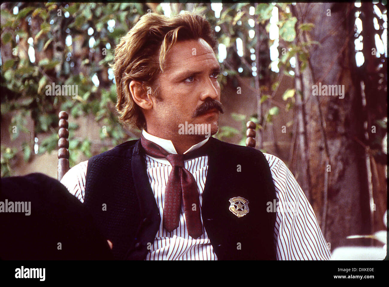Wyatt earp 1994 michael madsen Banque de photographies et d’images à ...