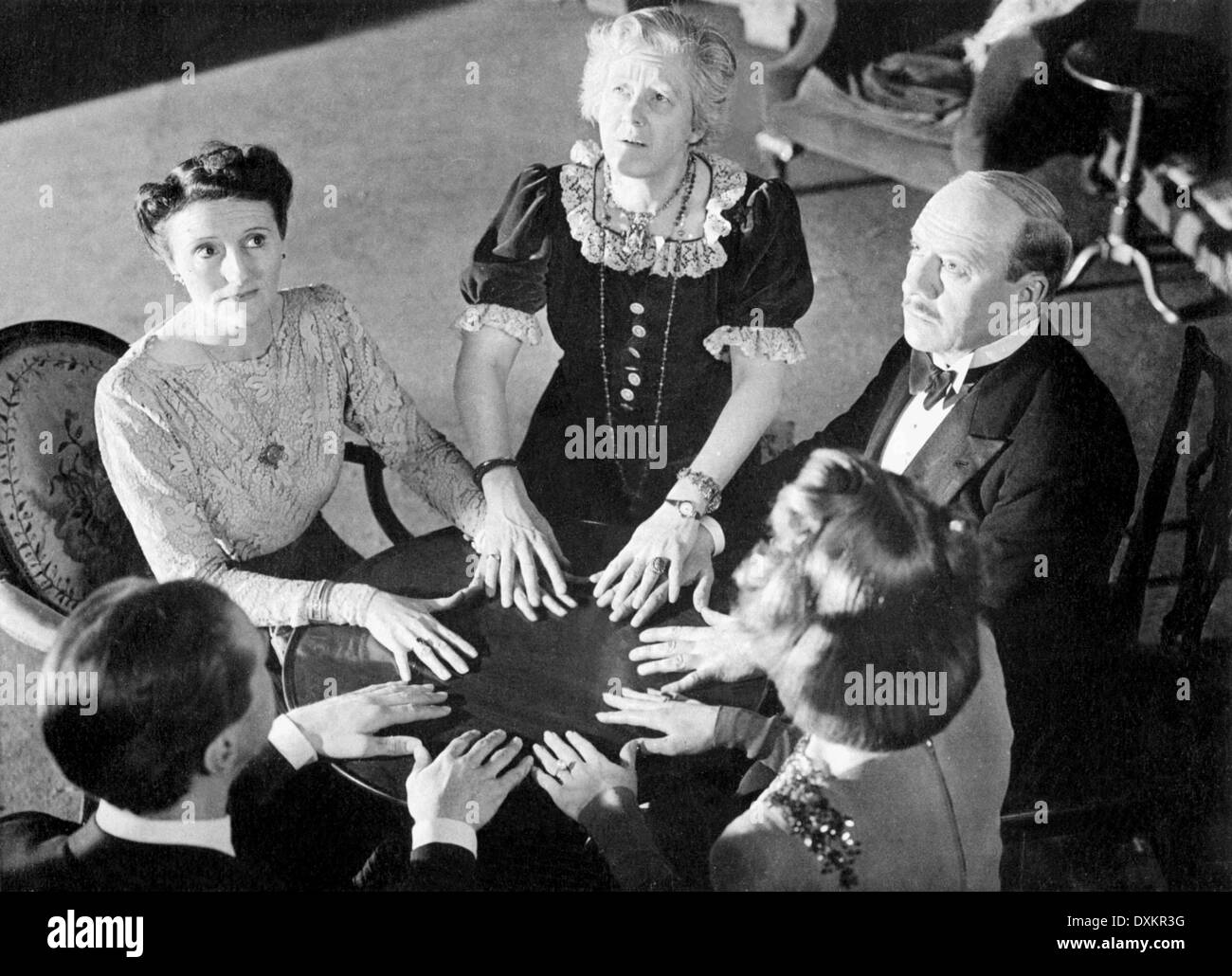 Blithe spirit 1945 margaret rutherford Banque de photographies et d ...