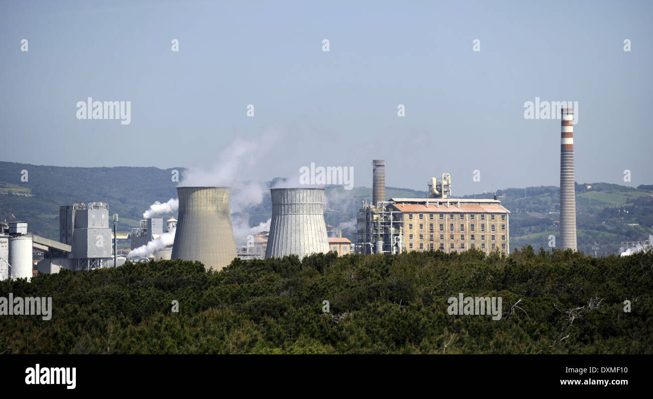 Chemical factory italy Banque de photographies et d’images à haute ...