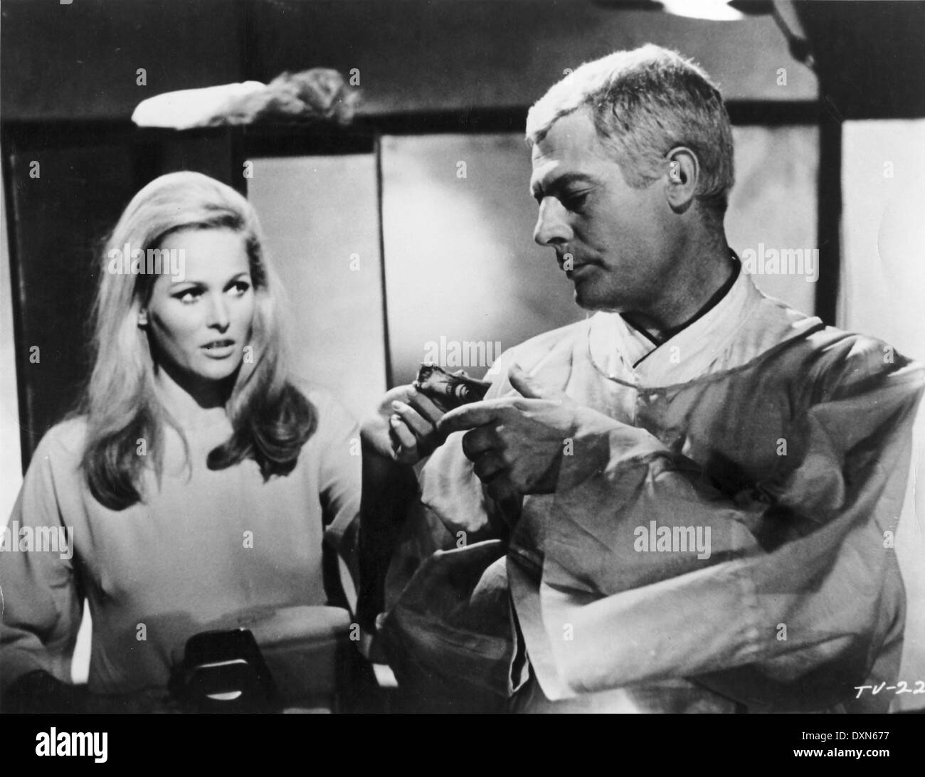 La decima vittima ursula andress Banque de photographies et d’images à ...