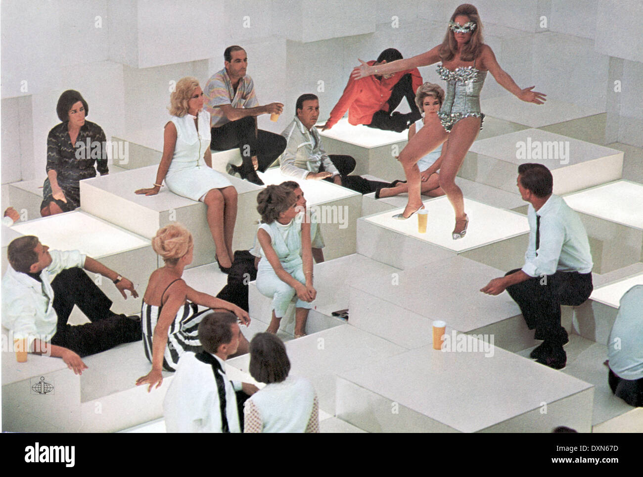 La decima vittima ursula andress Banque de photographies et d’images à ...