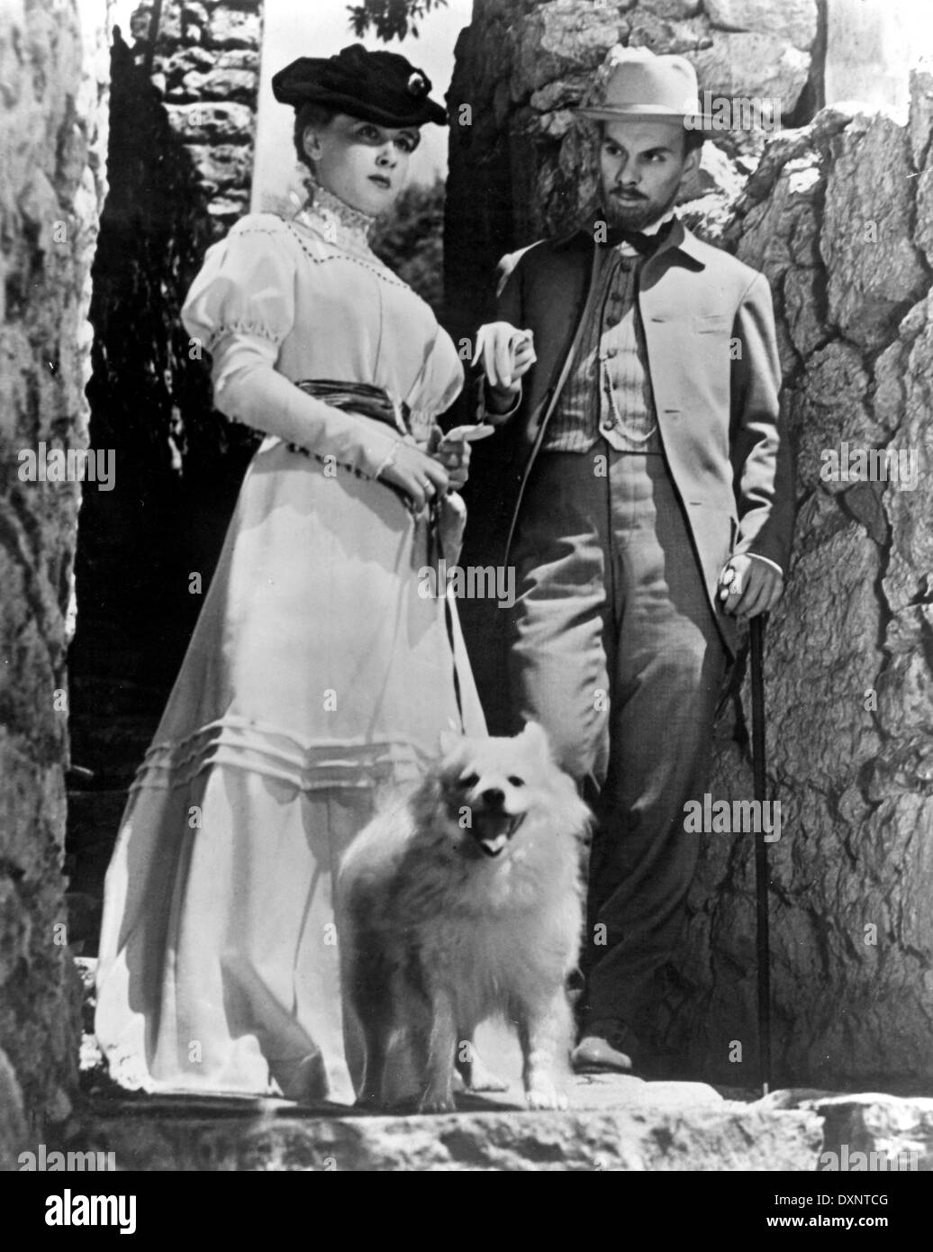 La dame avec le chien Banque d'images noir et blanc - Alamy