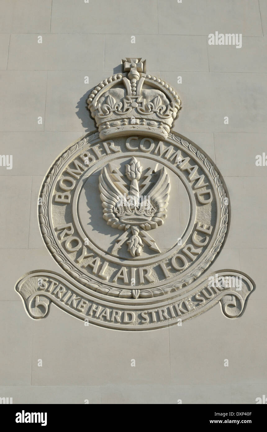 Royal Air Force Bomber Command crest badge sur un mur à l'extérieur du ...