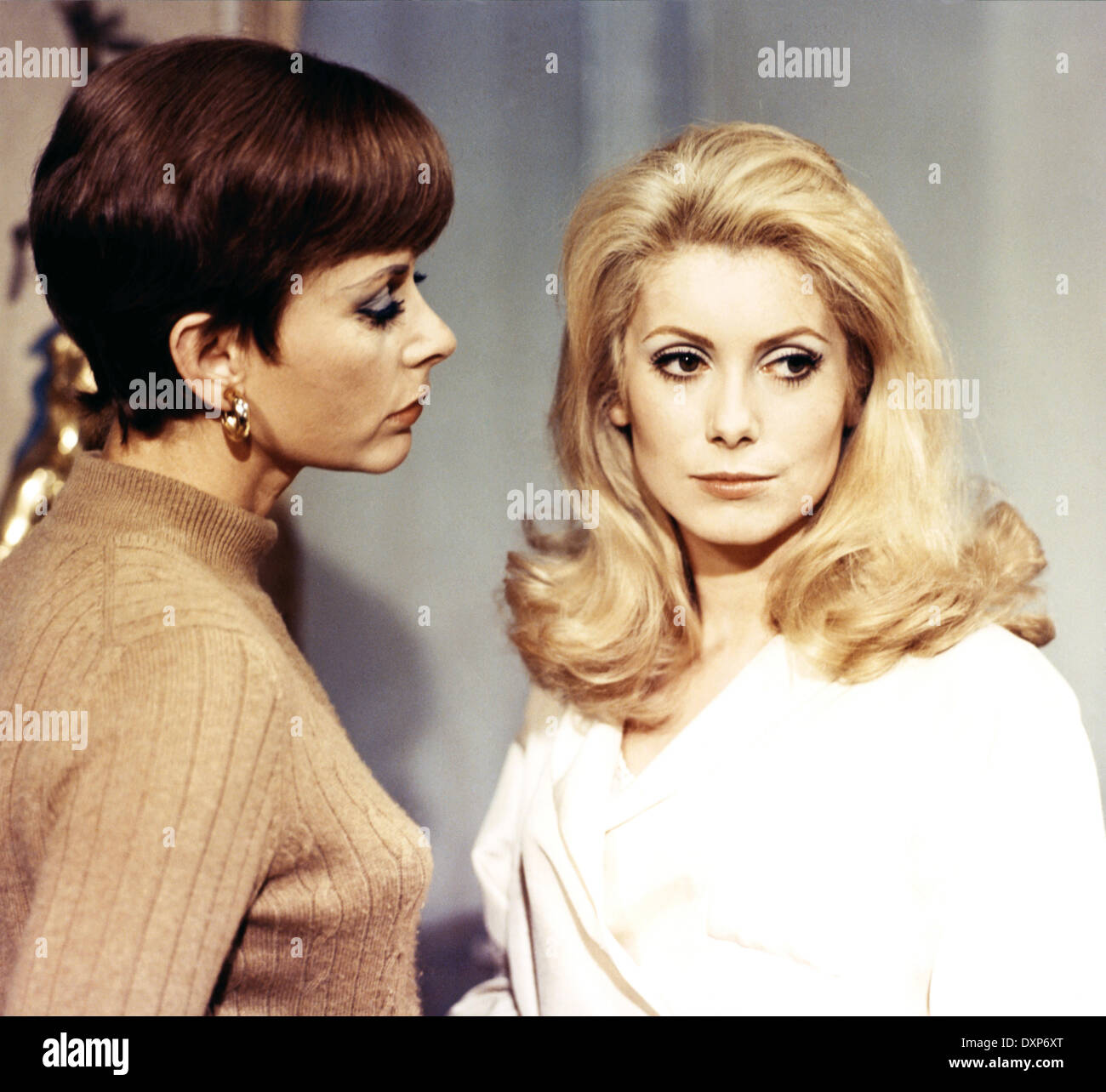 Belle de jour catherine deneuve Banque de photographies et d’images à haute résolution - Alamy