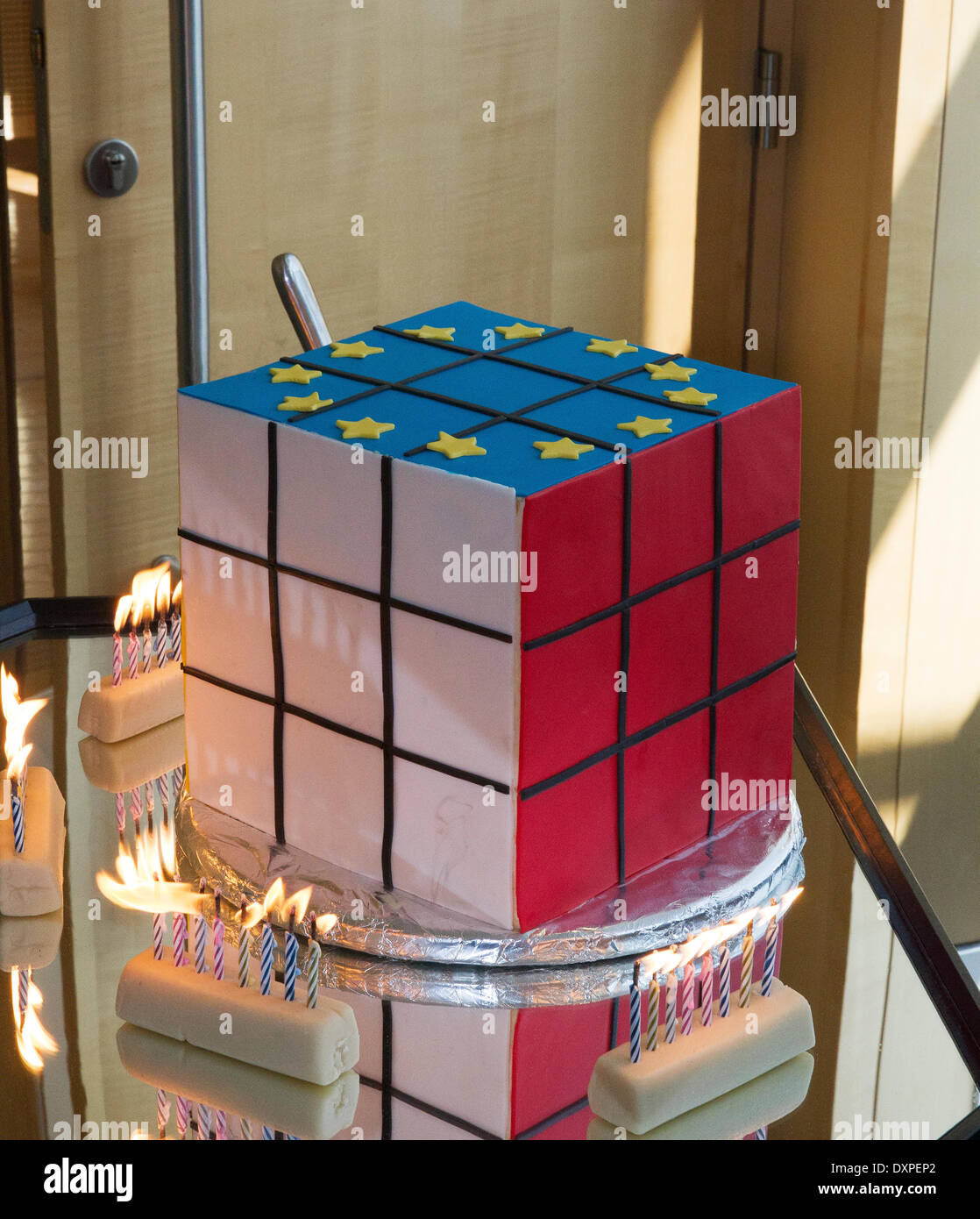 Inventor Of Rubiks Cube Banque d'image et photos - Alamy