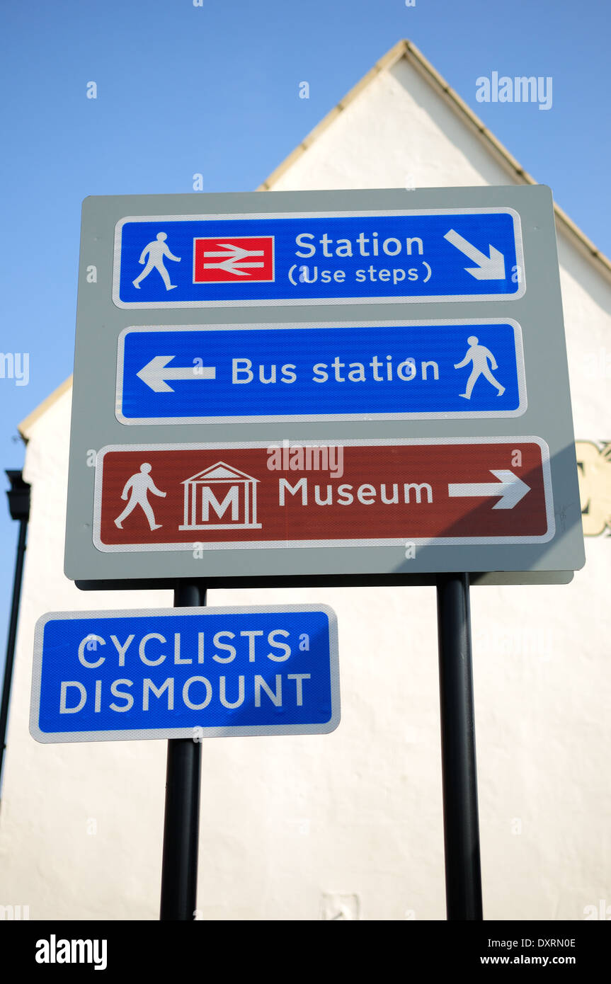 Signes dans le centre ville Banque de photographies et d’images à haute ...