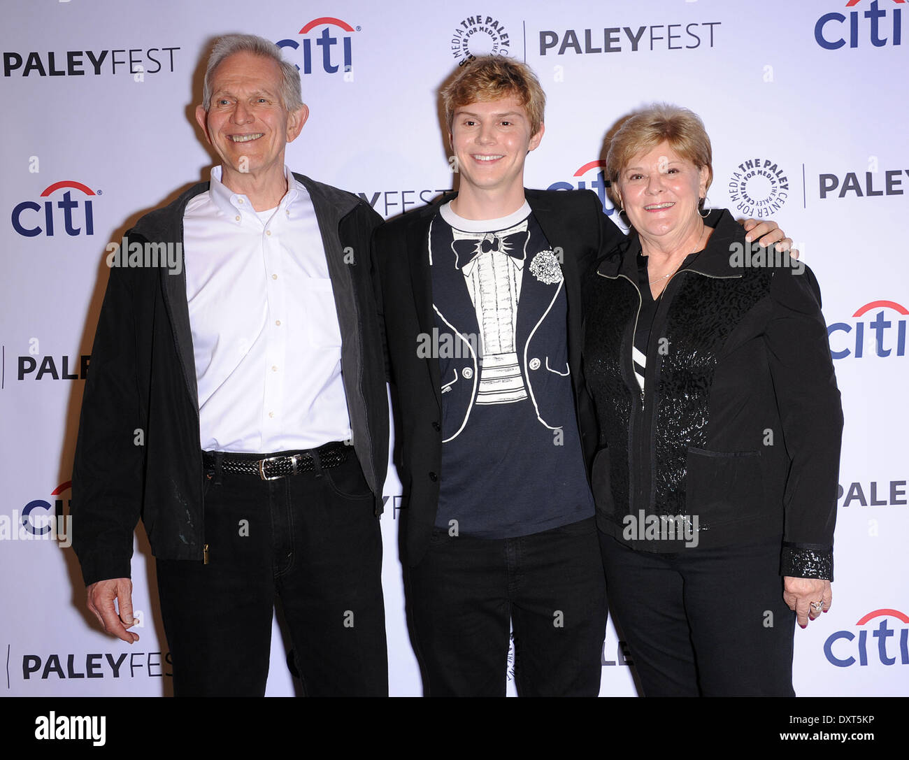 Evan peters and julie peters Banque de photographies et d’images à ...