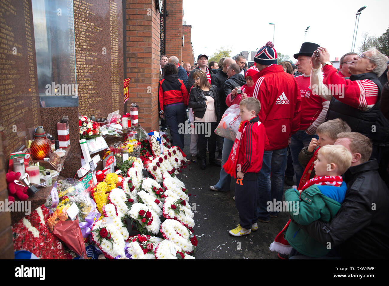 Hommages pour la mise des fans 96 supporters de Liverpool qui est mort ...
